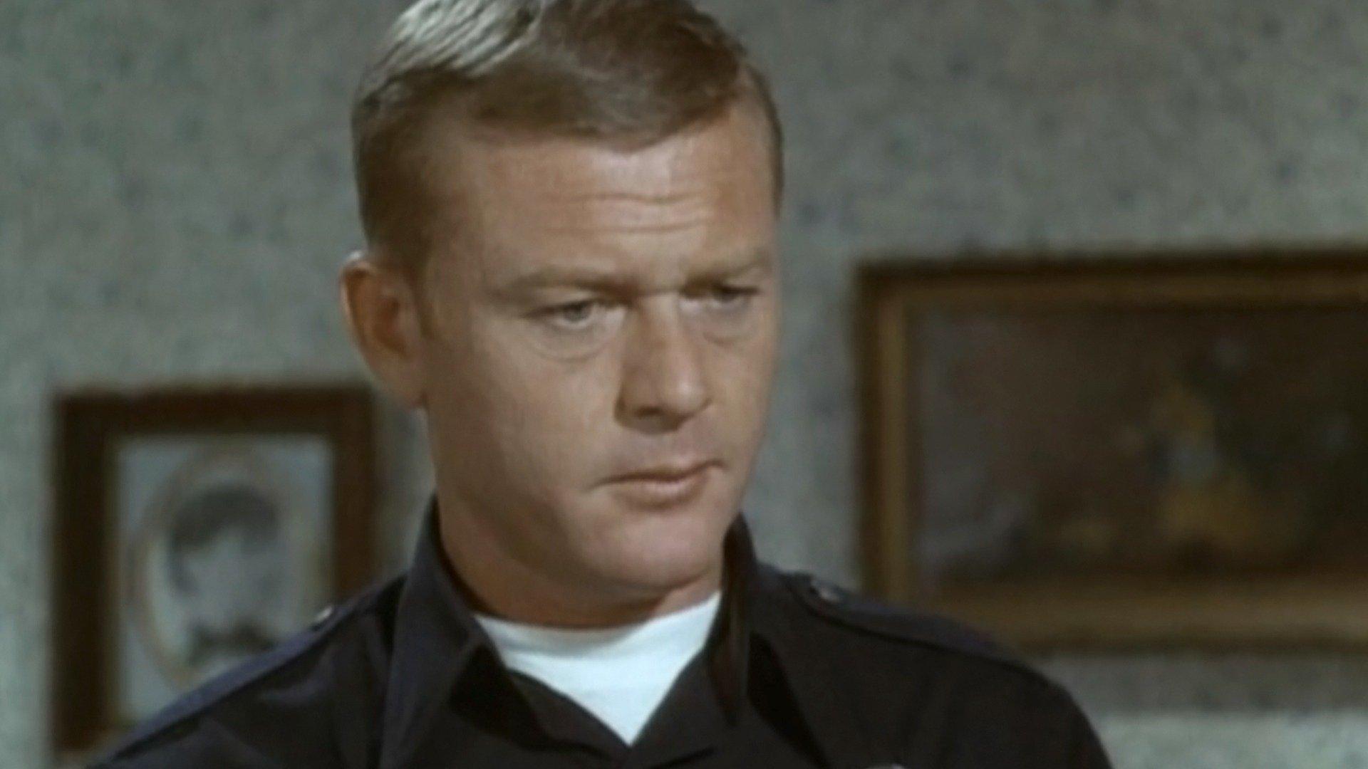Adam-12: Cigarettes, Cars and Wild, Wild Women