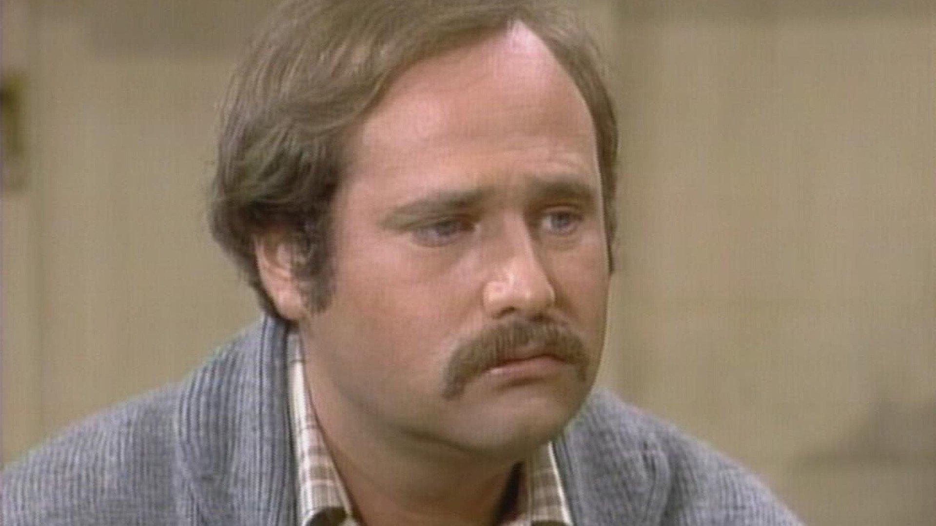 Watch All in the Family: S8E2 - Archie Gets the Business on Philo (Free ...