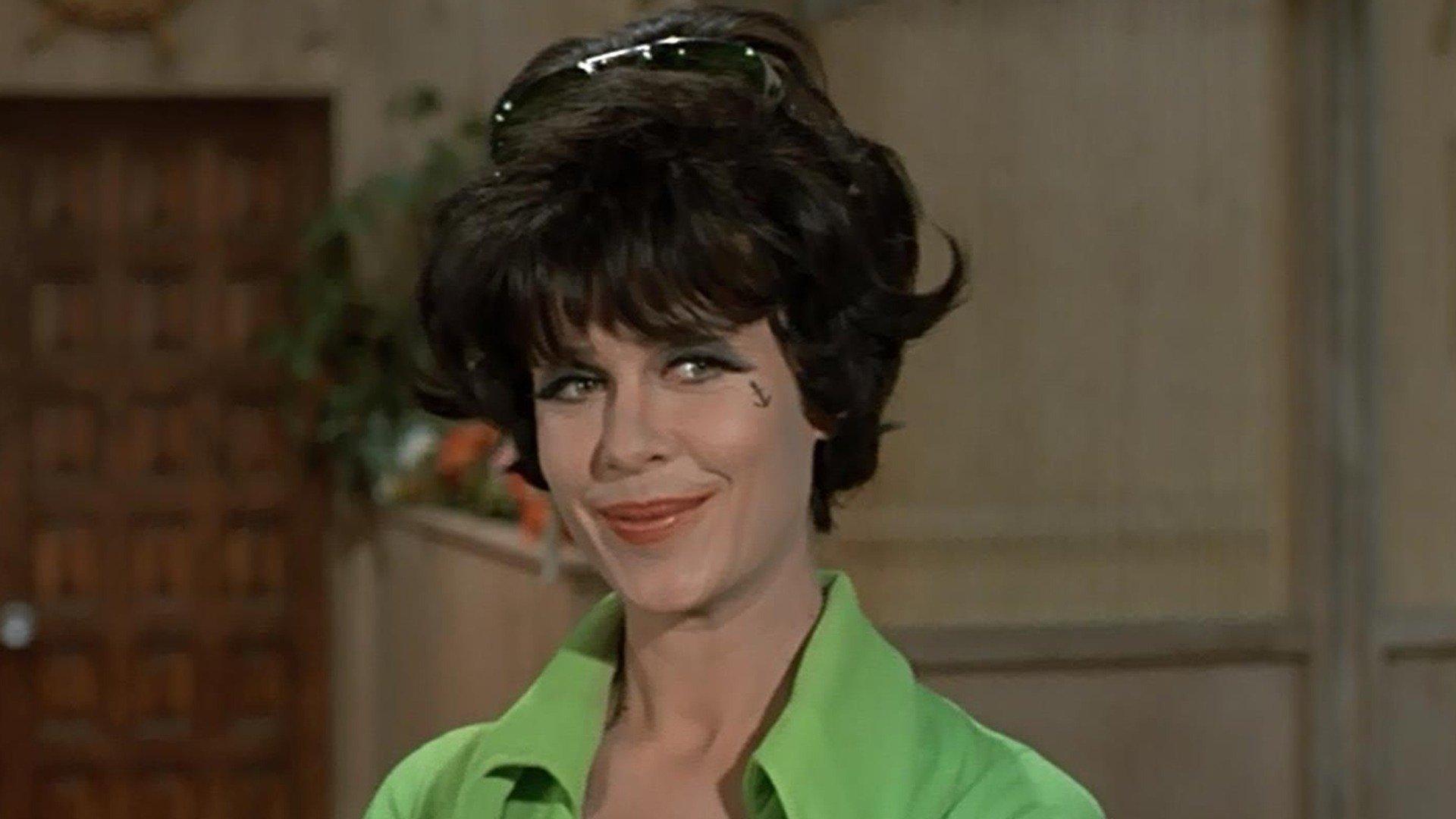 Watch Bewitched: S7E5 - Darrin on a Pedestal on Philo (Free Trial)