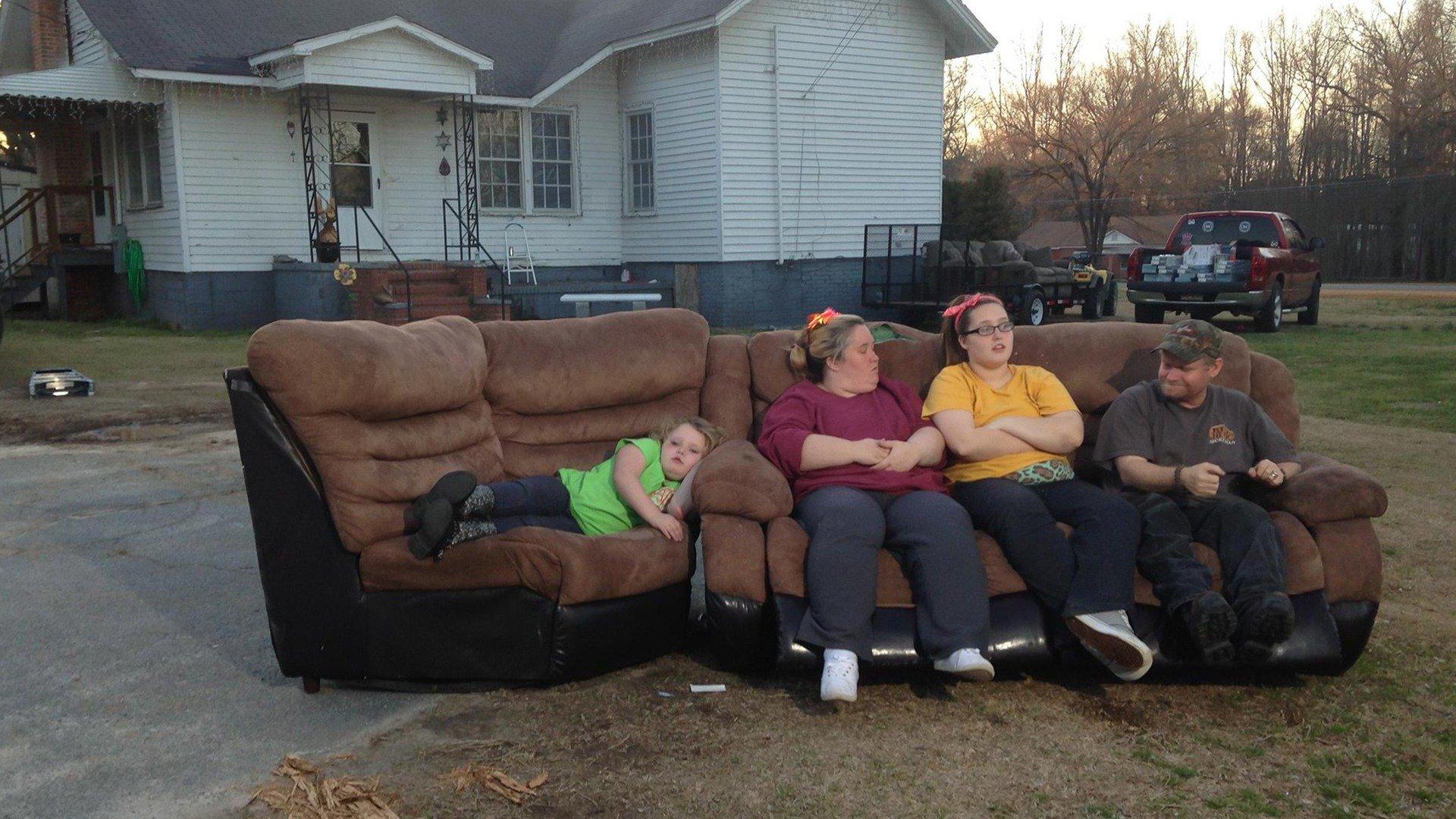 Watch Here Comes Honey Boo Boo: S2E21 - This Couch Is on Fire on Philo ...