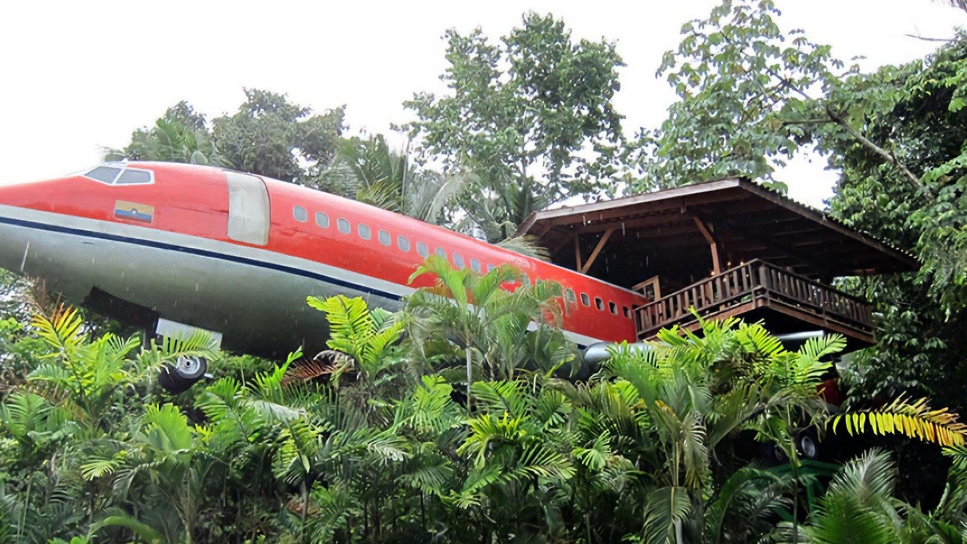 Extreme Hotels: Spy Plane; Underwater Hotel; Elephant Lodge