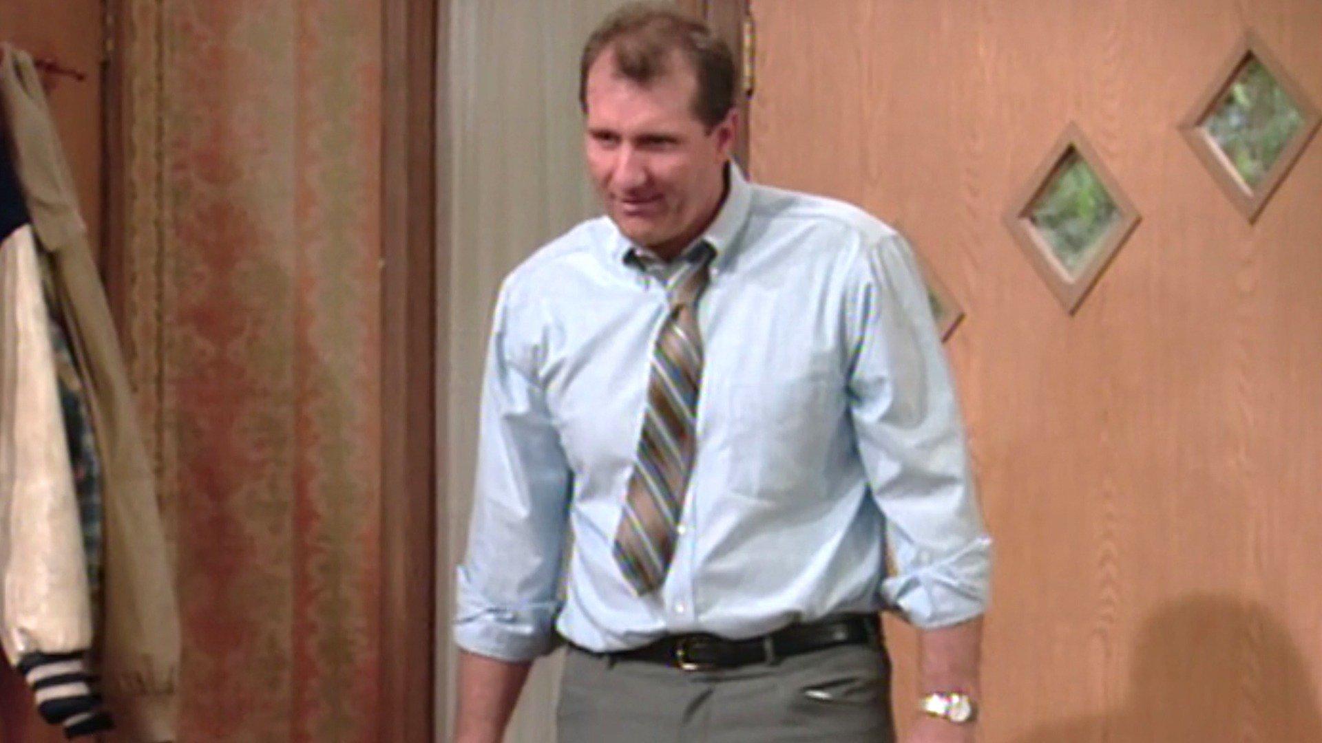 Married ... With Children: Kelly Knows Something