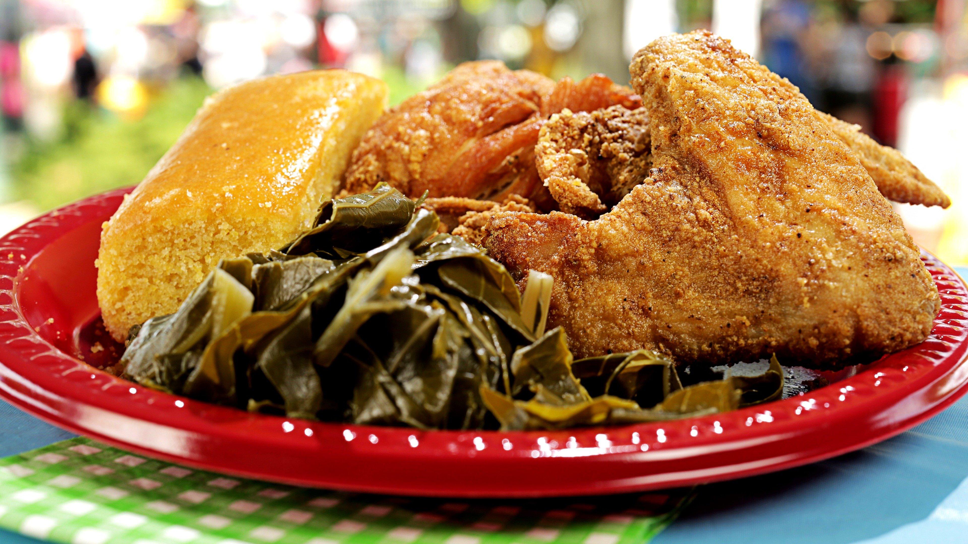 Watch Carnival Eats: S1E17 - All American Eats on Philo (Free Trial)