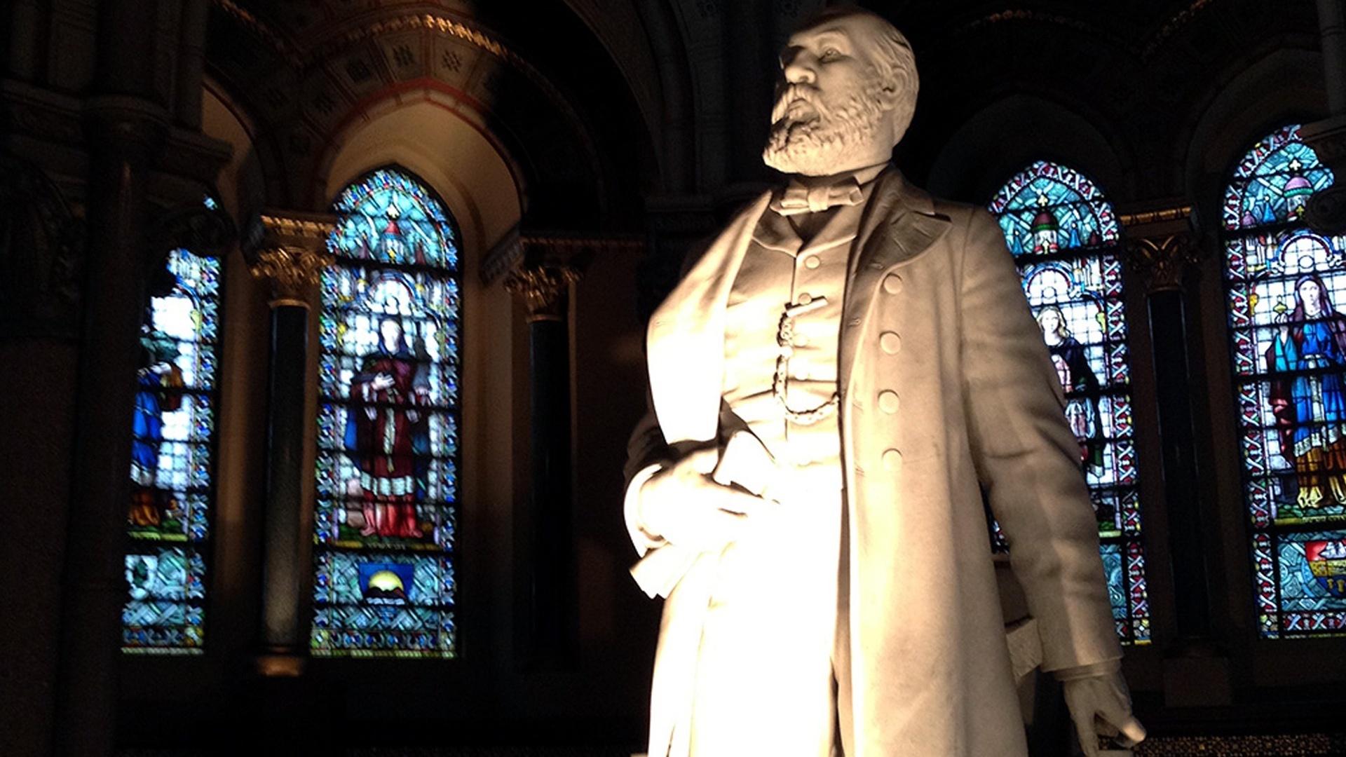 Mysteries at the Monument: Brooklyn Bridge and More