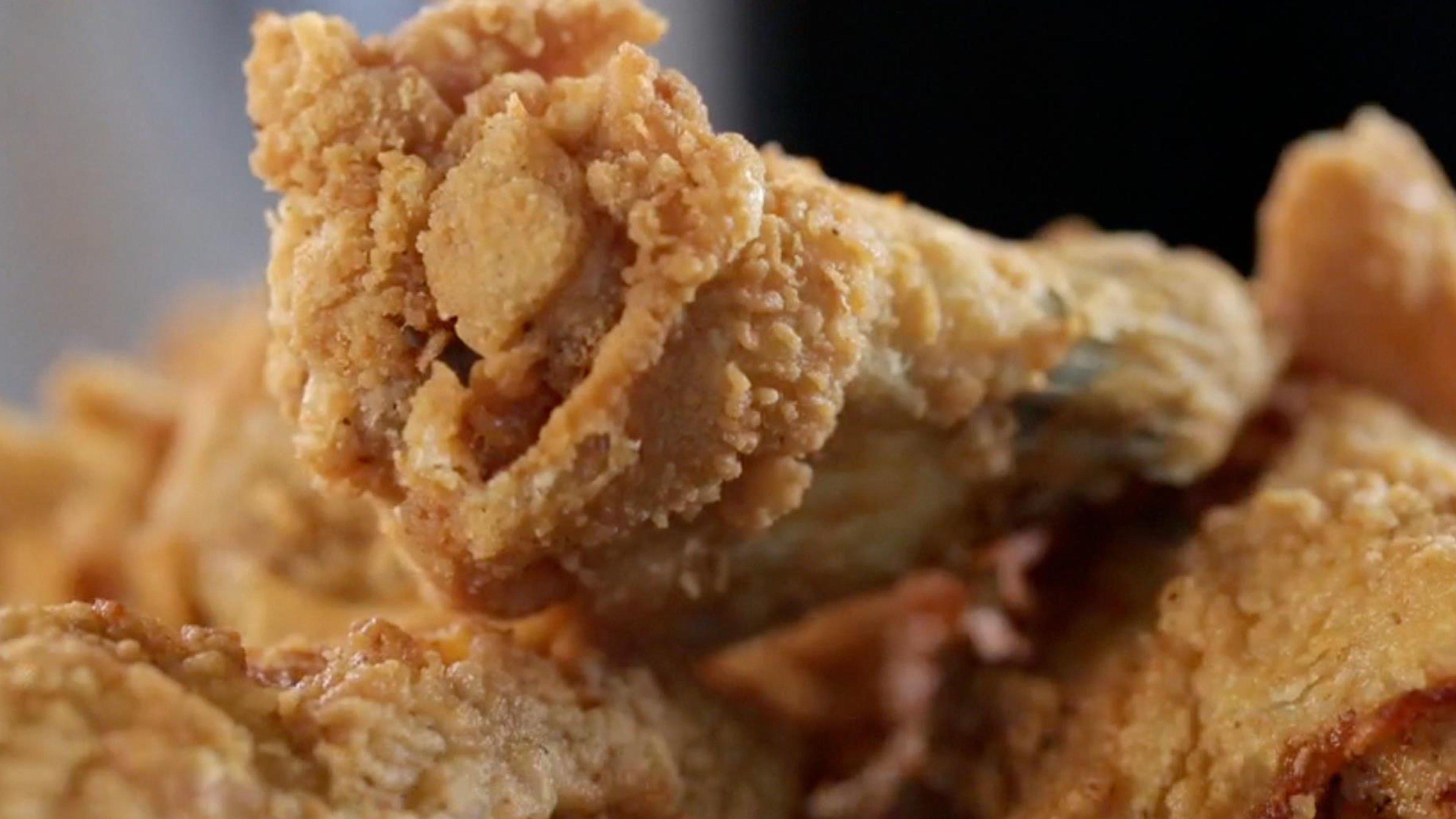 Bizarre Foods: Delicious Destinations: Comfort Foods