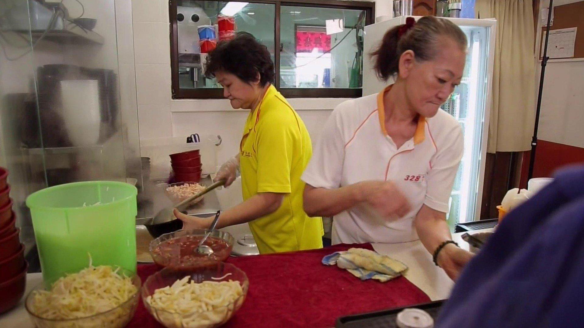 Watch Bizarre Foods: Delicious Destinations: S3E3 - Singapore on Philo ...