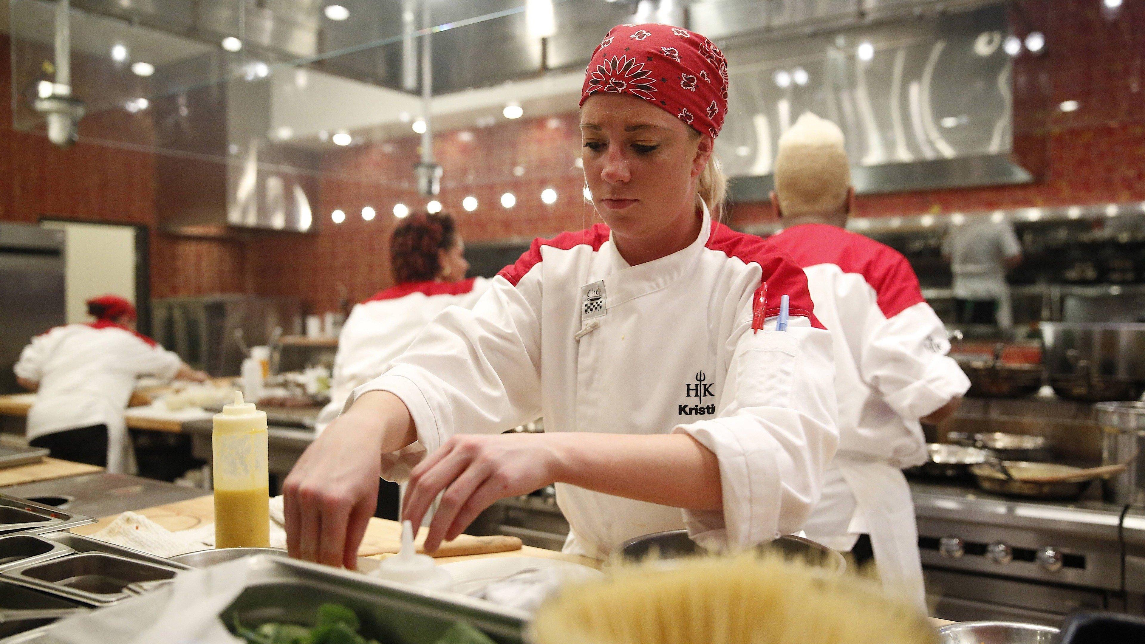 Hell's Kitchen: 10 Chefs Compete