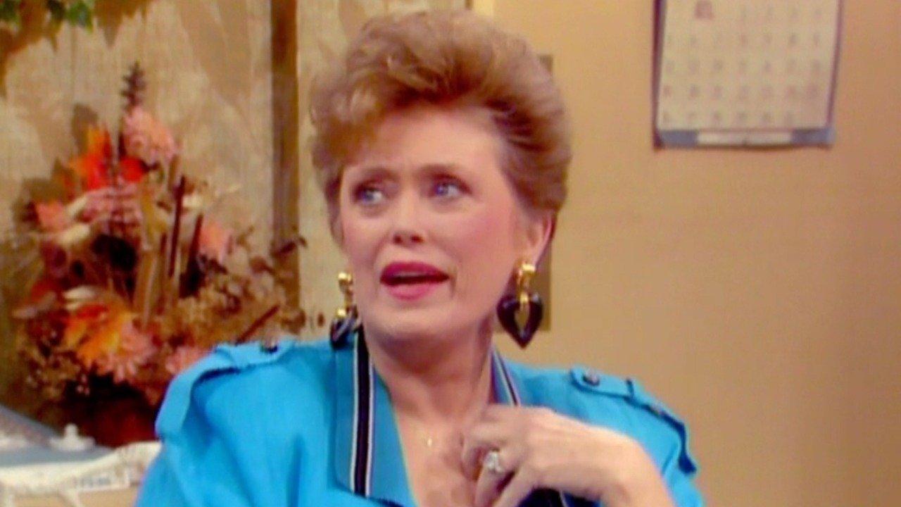 The Golden Girls: Henny Penny -- Straight, No Chaser