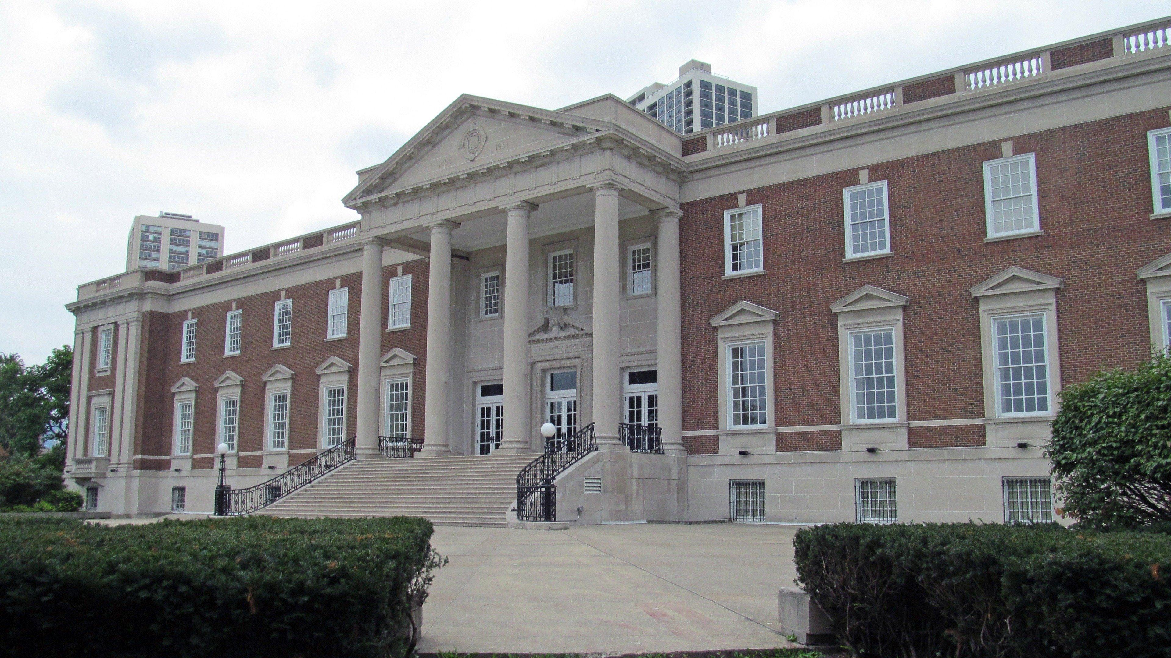 Mysteries at the Museum: Mystery of the Spinning Statue; the Unwanted ...