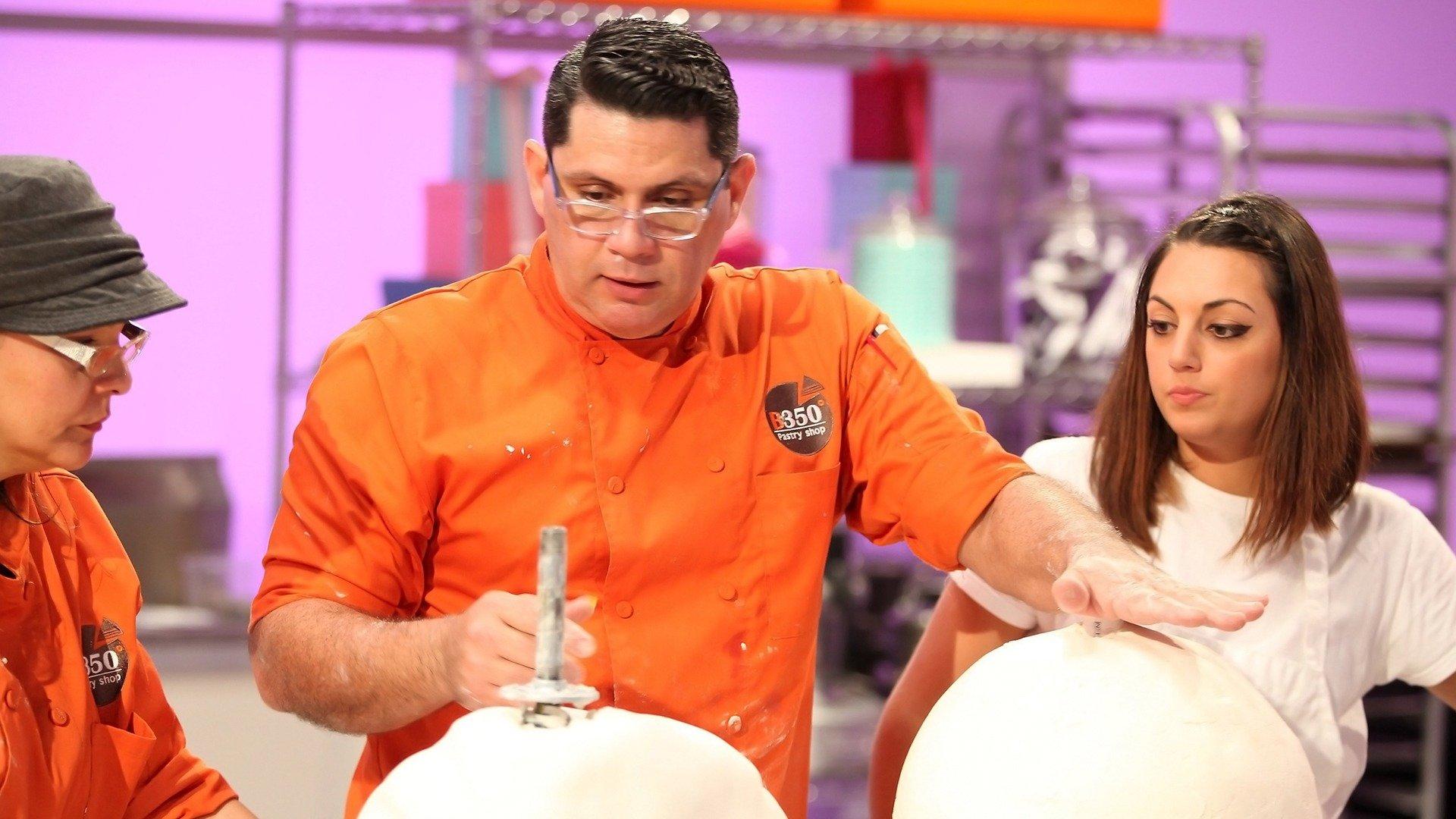 Watch Cake Wars: S3E5 - Emoji on Philo (Free Trial)