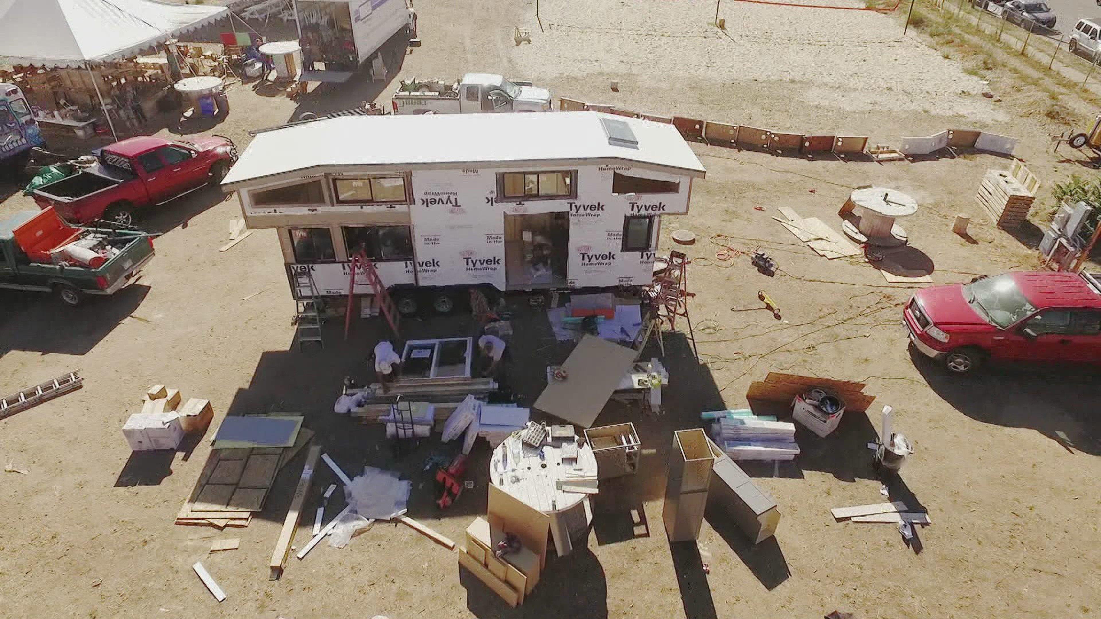 Tiny House Nation: 300 Sq. Ft. Poker Night House