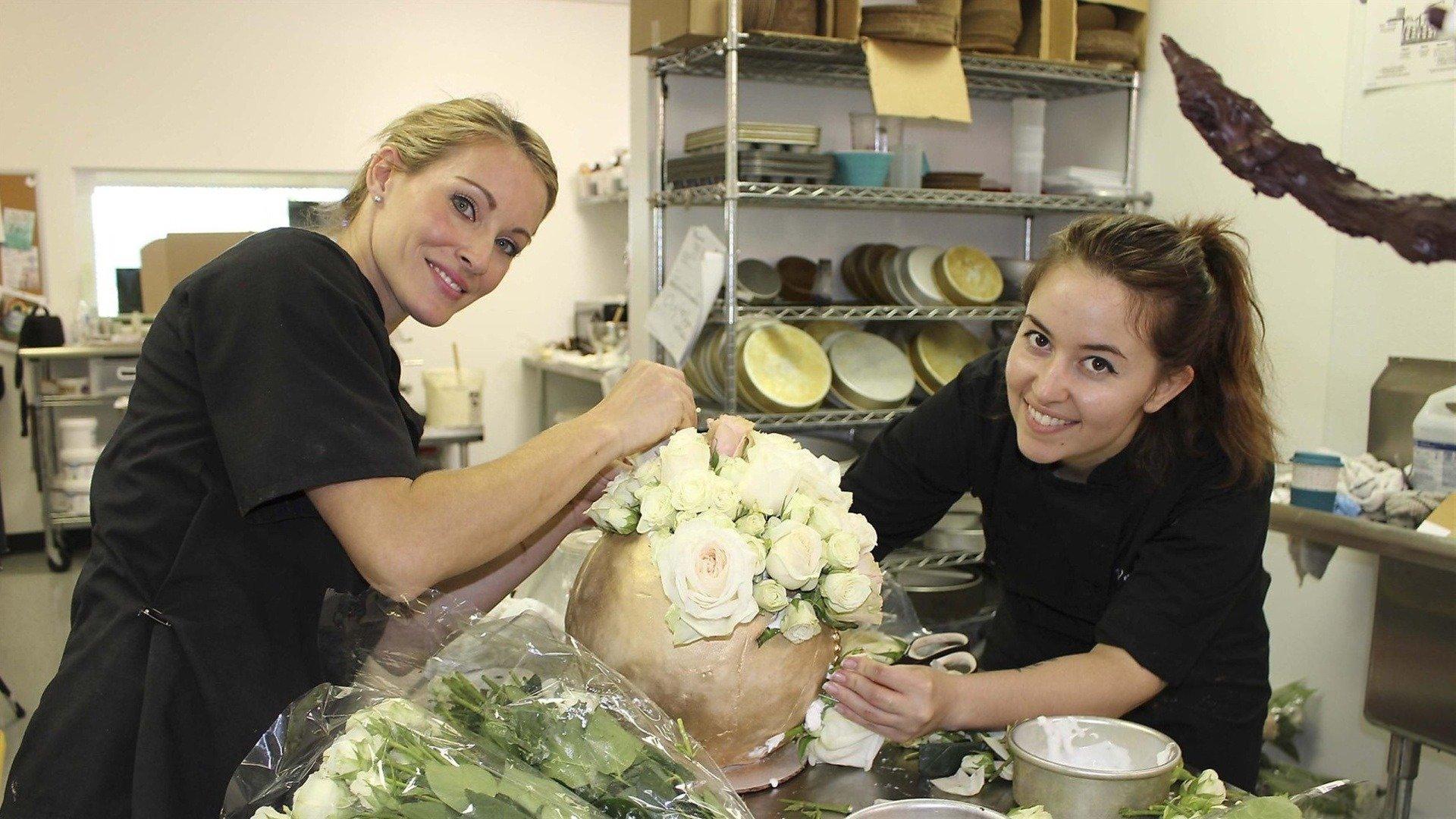 Watch Cake Hunters: S3E3 - Orange You My Cake? on Philo (Free Trial)