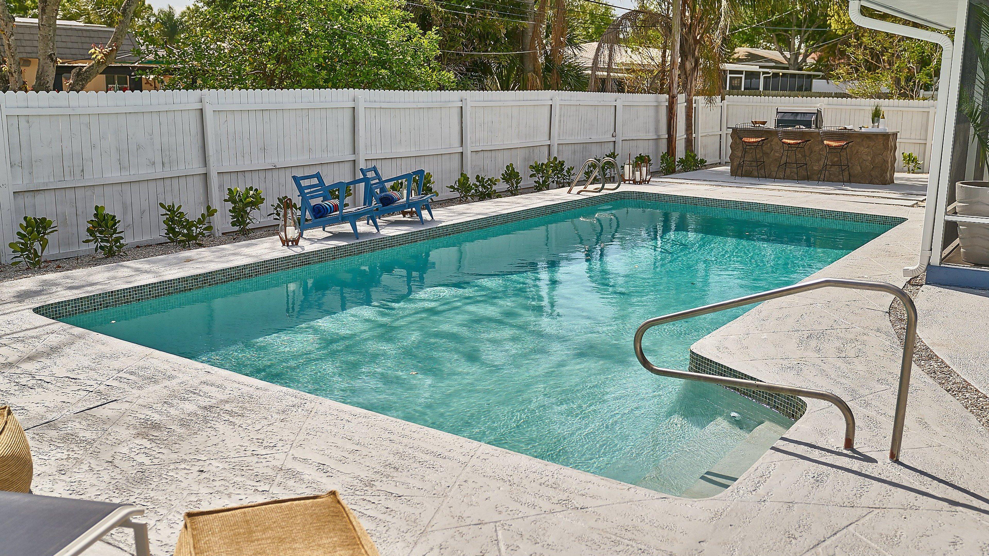 Watch Buyers Bootcamp: S1E10 - Swimming Pool Showdown on Philo (Free Trial)