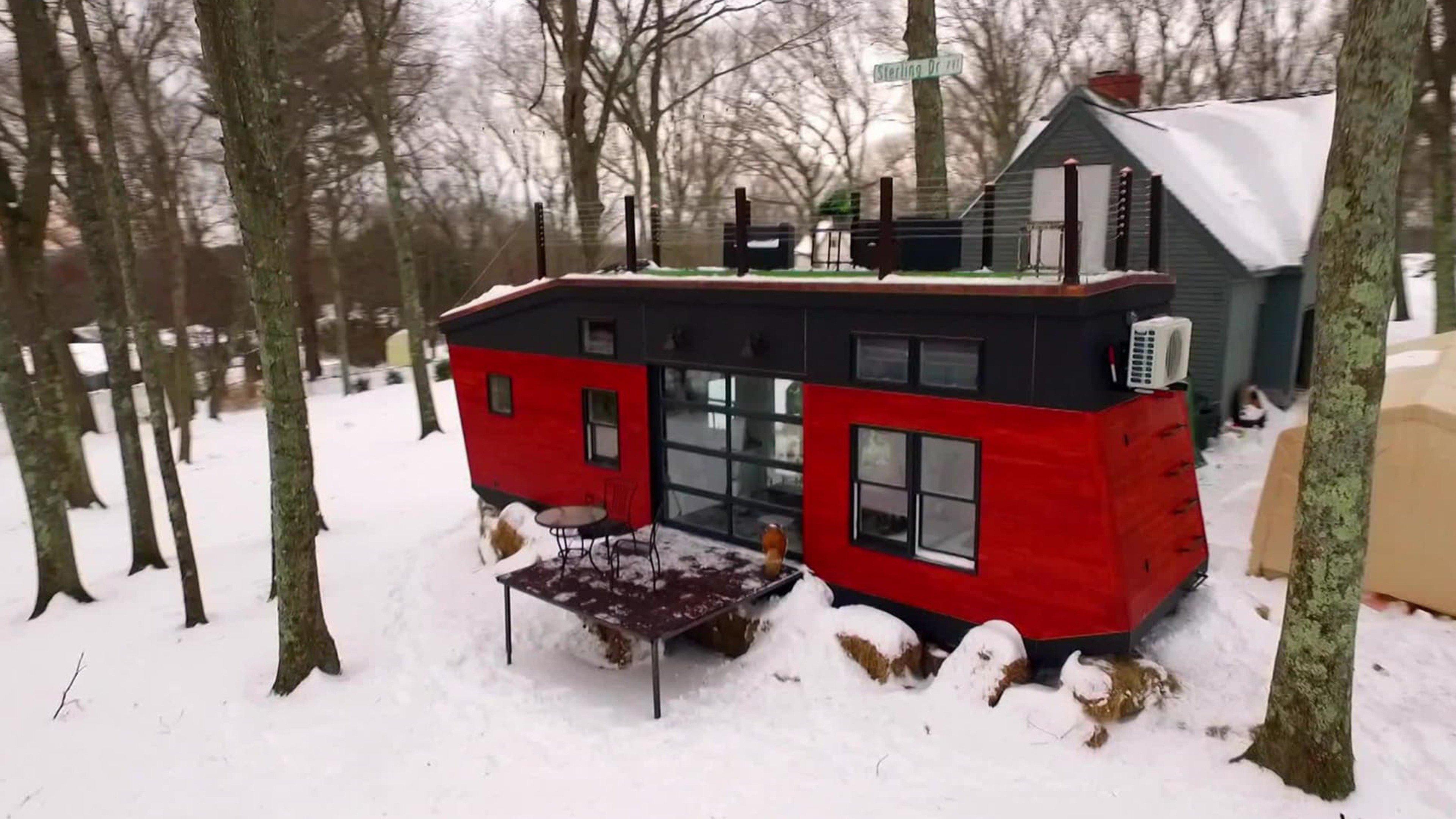 Tiny House, Big Living: Models Tiny Dream House