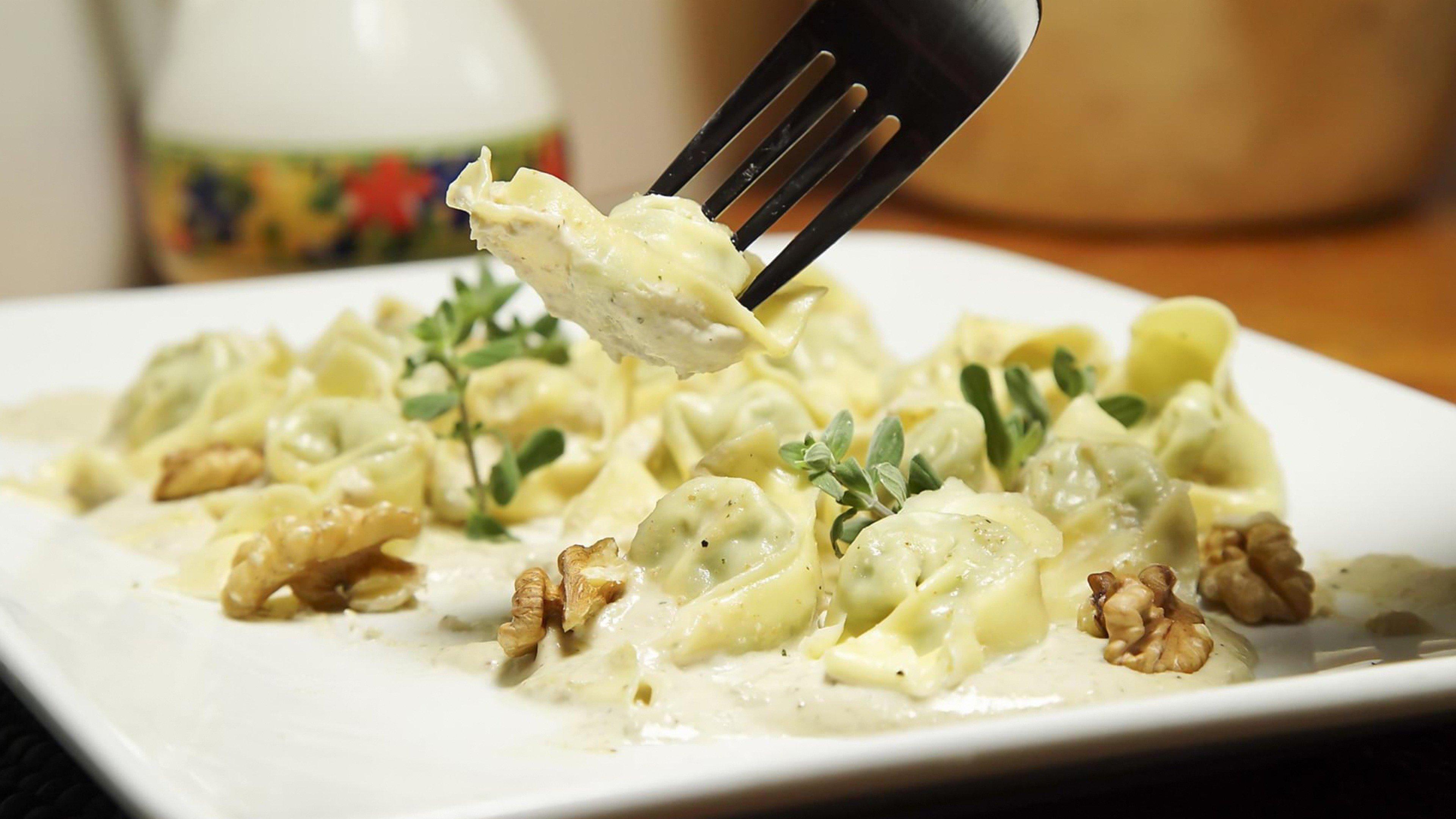 Bizarre Foods: Delicious Destinations: Genoa