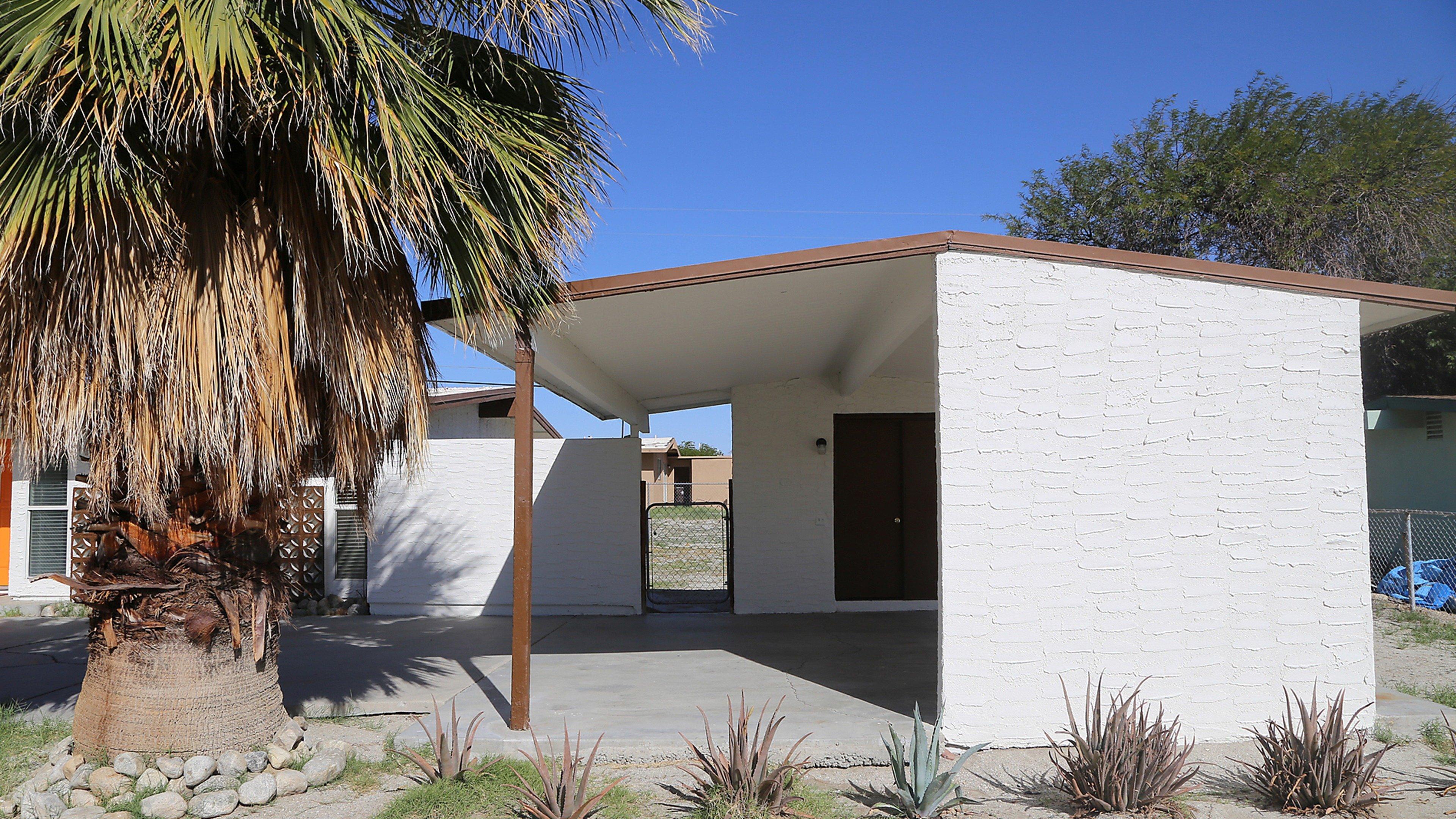 House Hunters: Palm Springs Desert Oasis