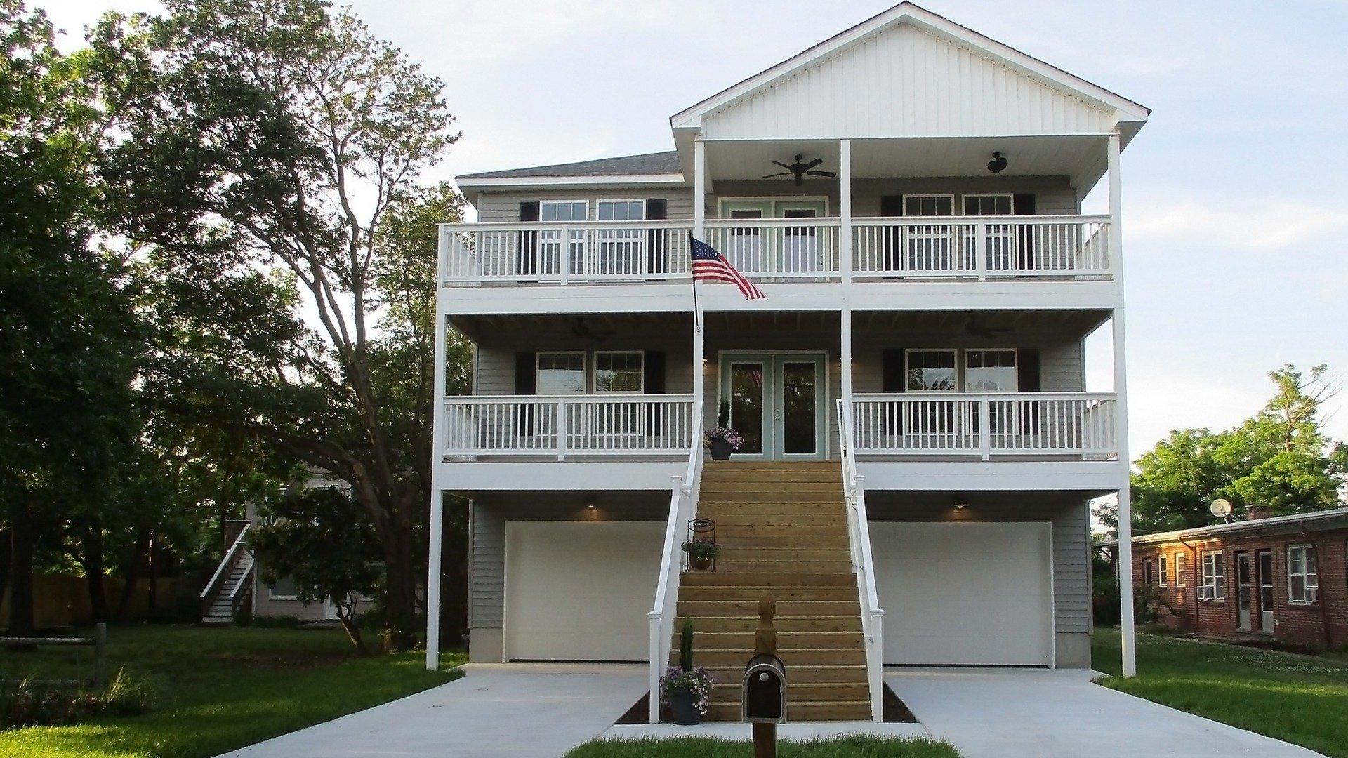 House Hunters: Beach vs. Pool in Virginia