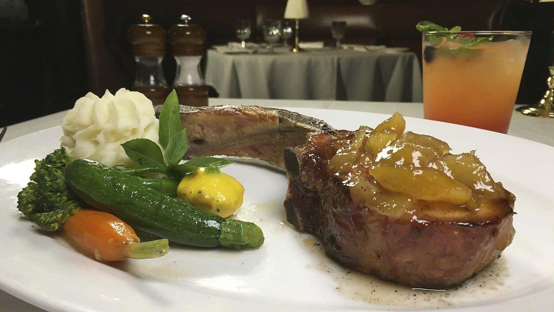 Diners, Drive-Ins and Dives: Triple D Nation: Steak, Sausage and Salami