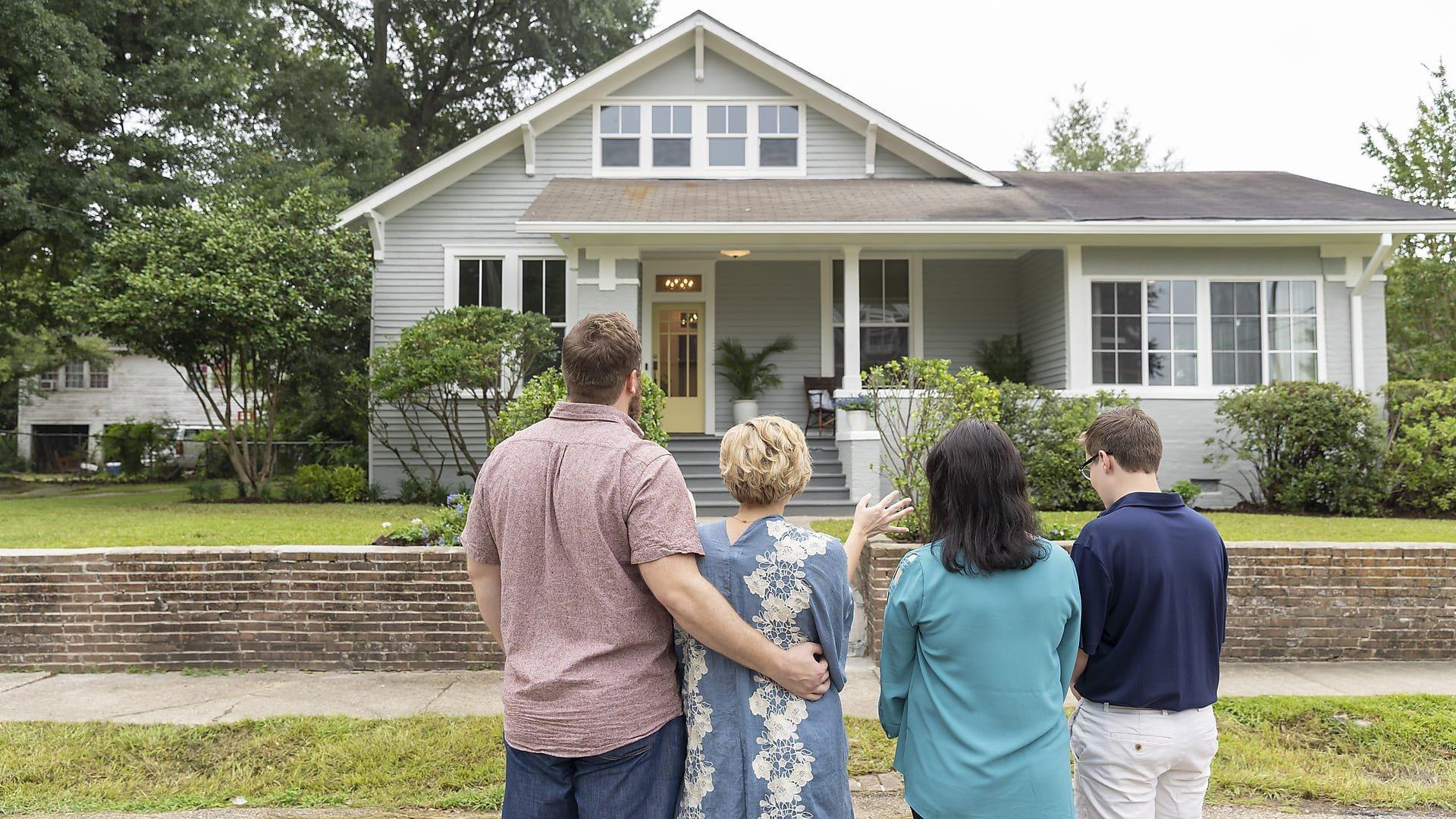 Watch HGTV's Home Town: Full Episodes Streaming Online | Philo