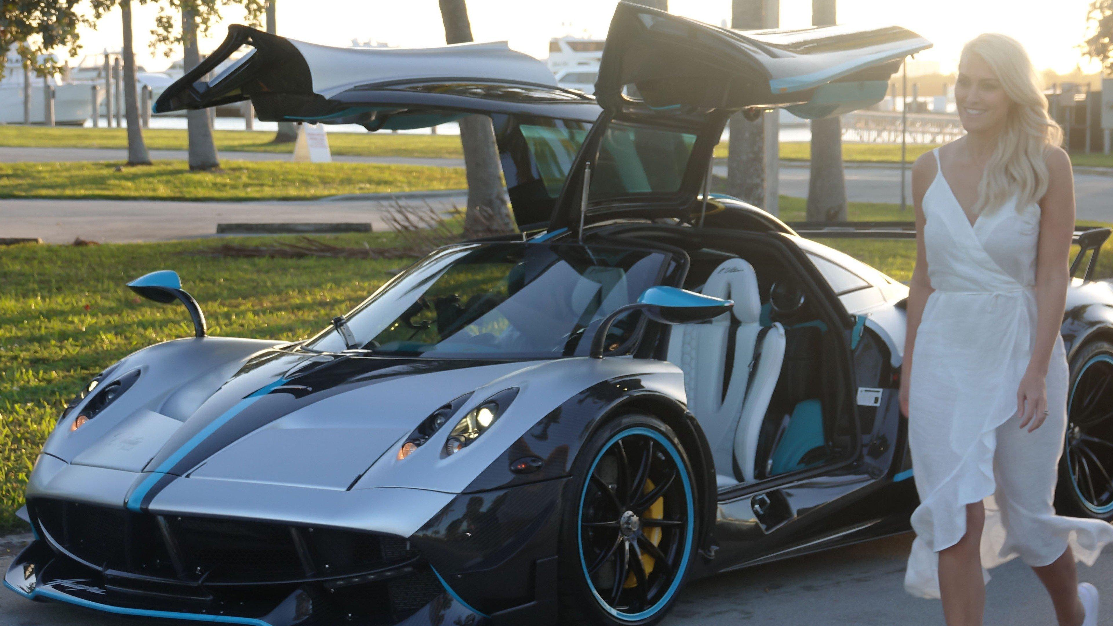 Car Crews With Supercar Blondie: Miami