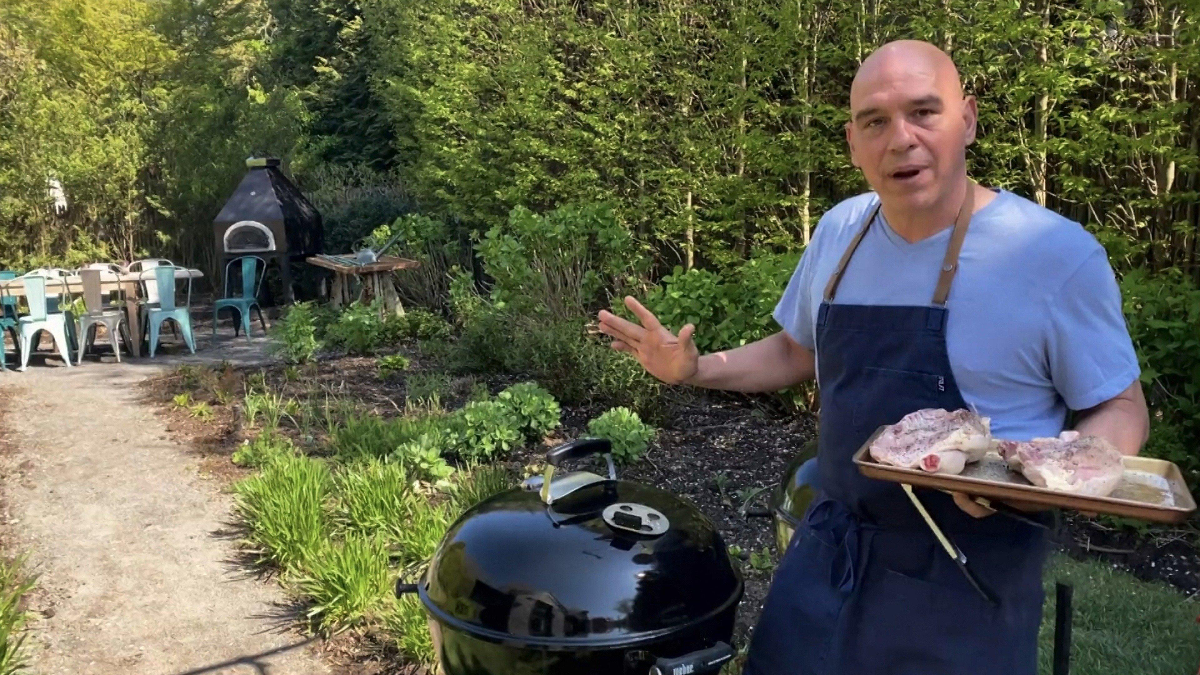 Watch Symon's Dinners Cooking Out: S1E4 - Nothing Beats Barbecue ...