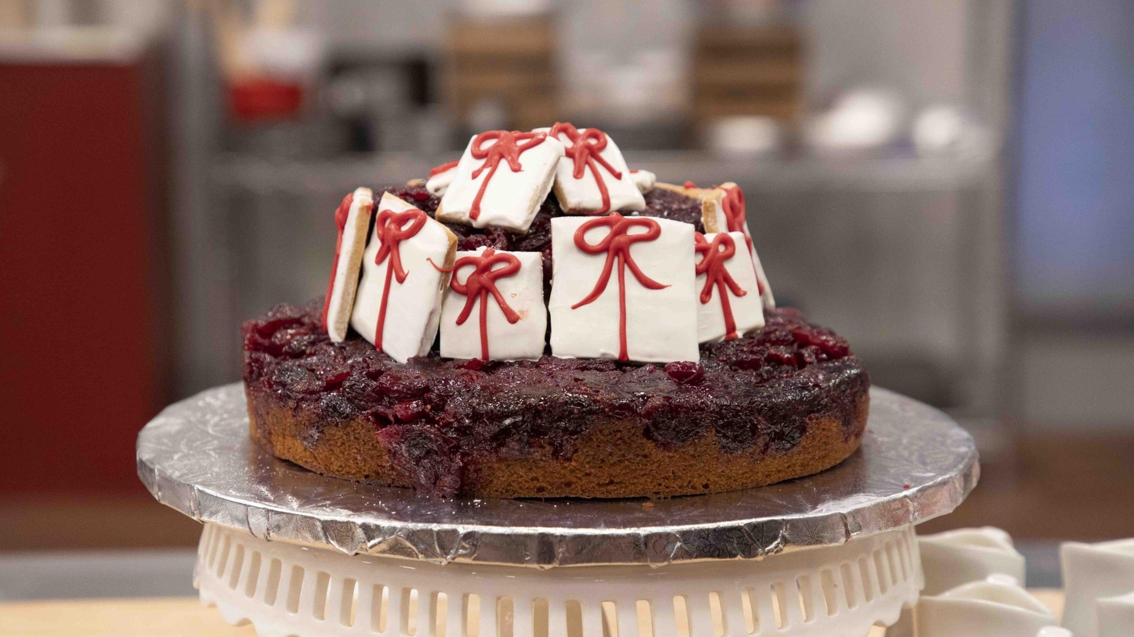 Holiday Baking Championship: Topsy-Turvy Holidays