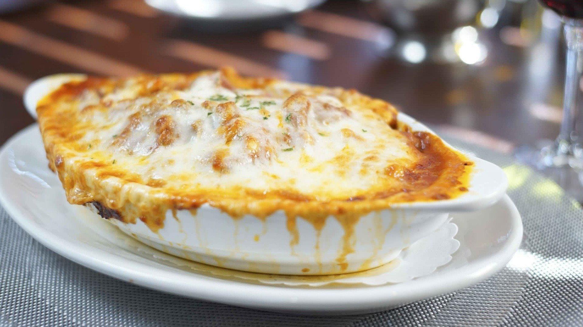 Bizarre Foods: Delicious Destinations: Iowa State Fair