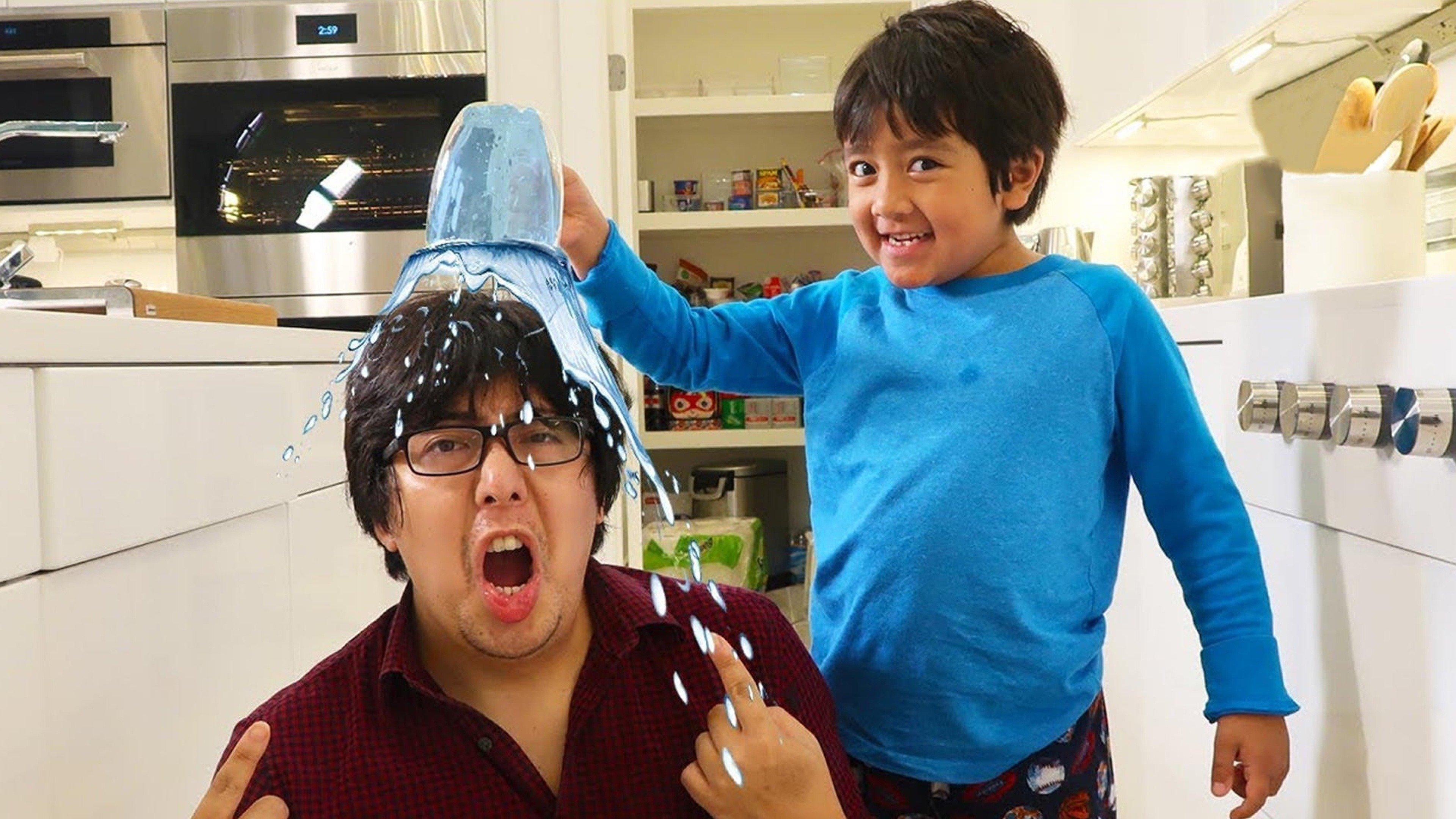 Ryan's World Specials: Learn & Play: Ryan's Slimy DIY Science Projects!