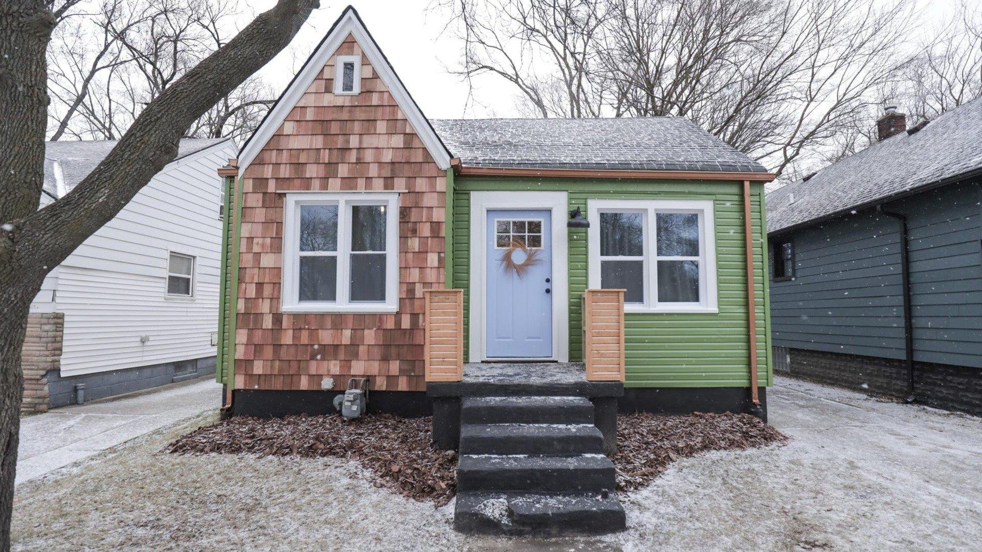 Bargain Block: Farmhouse and Schoolhouse