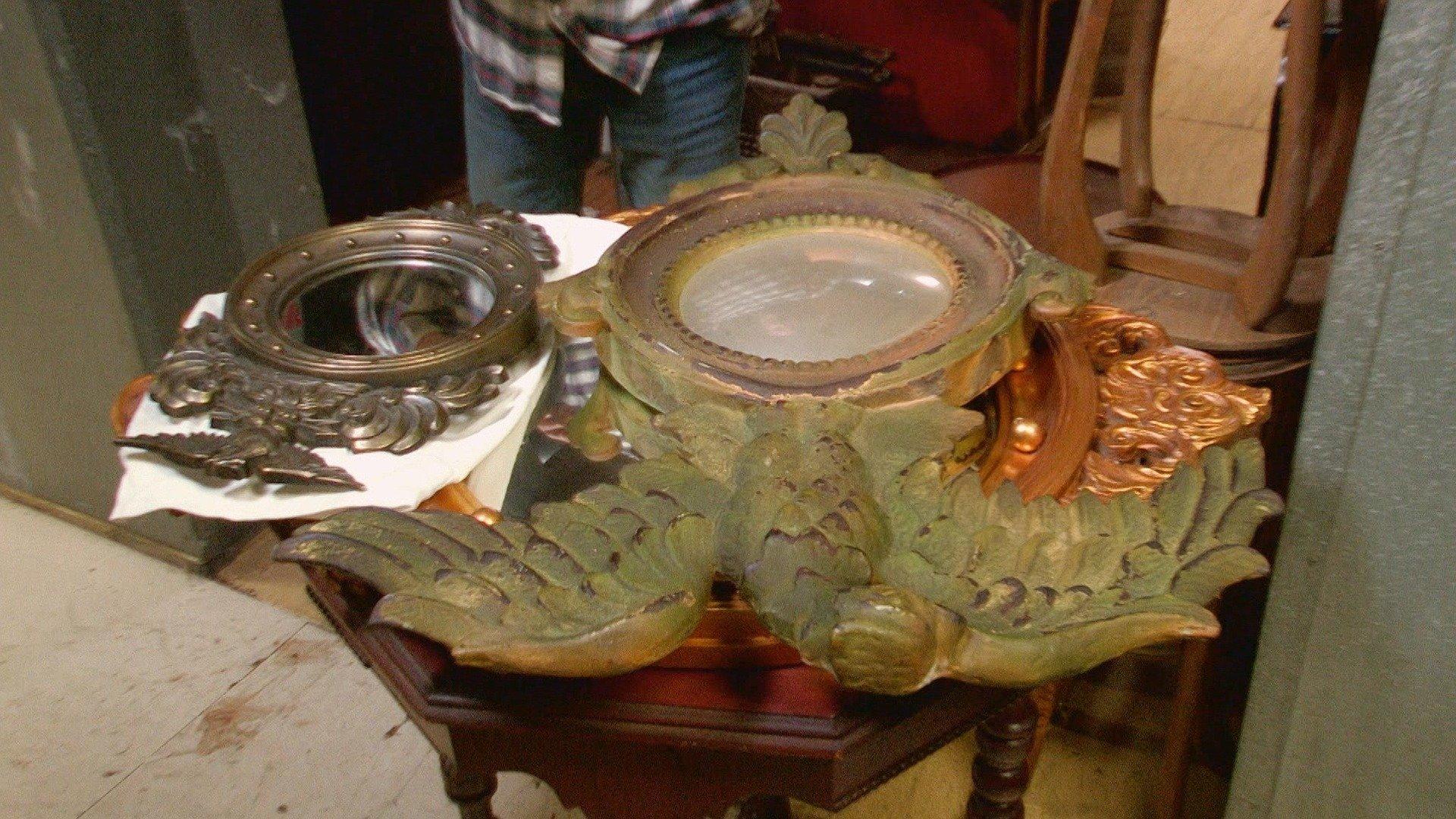 Storage Wars: Mirro, Mirro, on the Floor