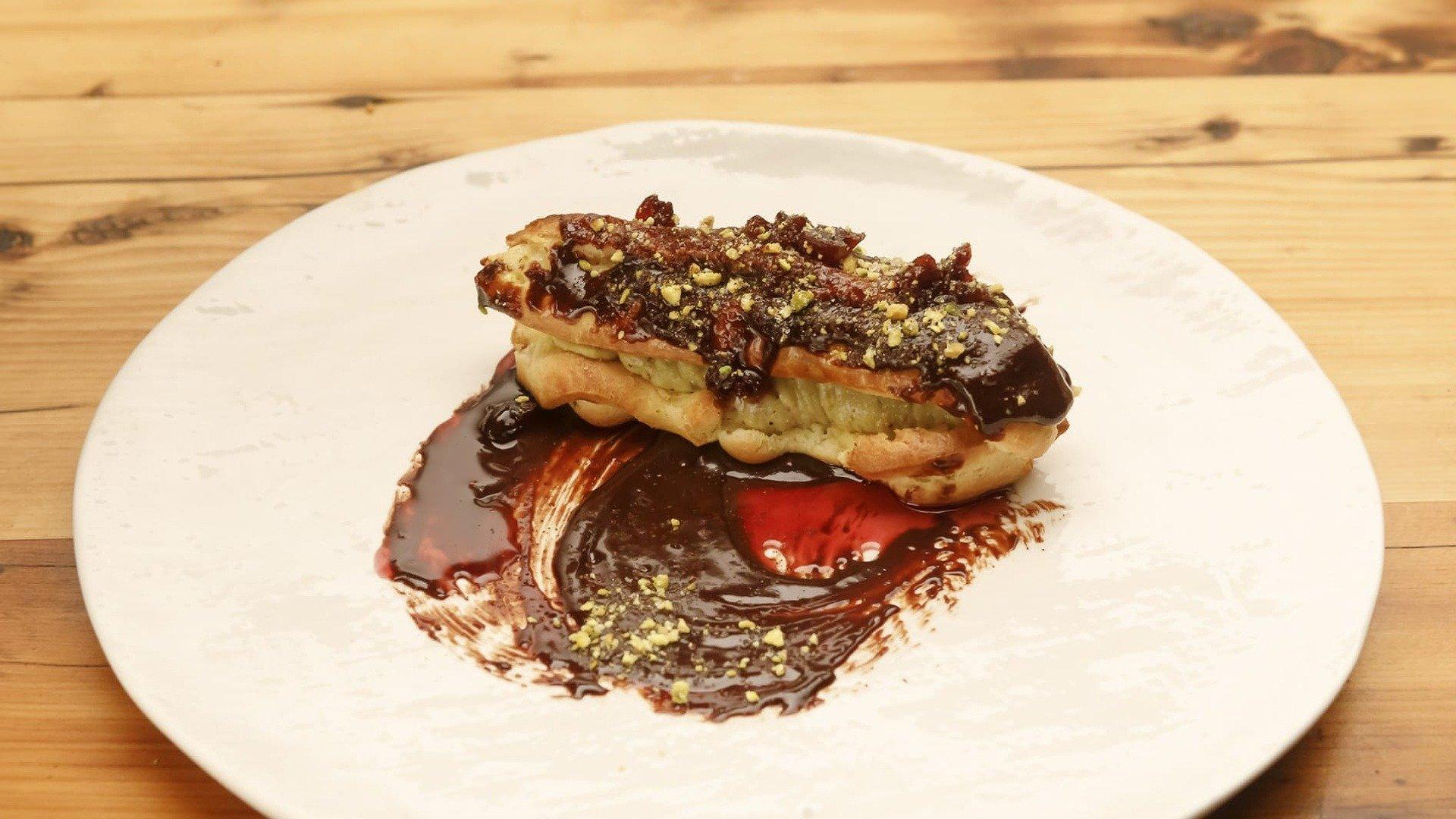 Beat Bobby Flay: Bobby and the Chocolate Factory