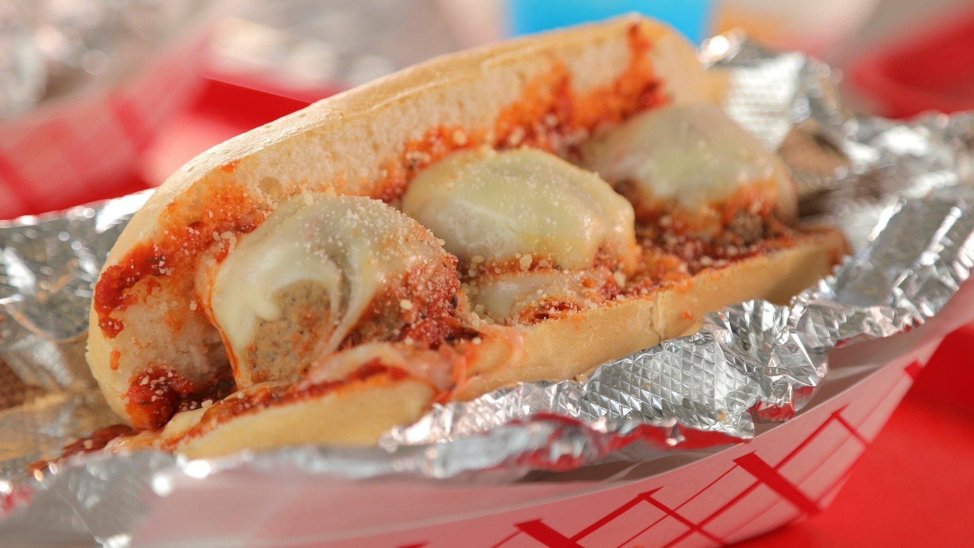 Diners, Drive-Ins and Dives: Triple D Nation: Poultry, Lamb and Jam