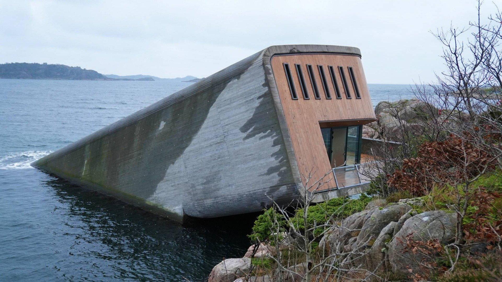 How Did They Build That?: Upside Down & Under Sea