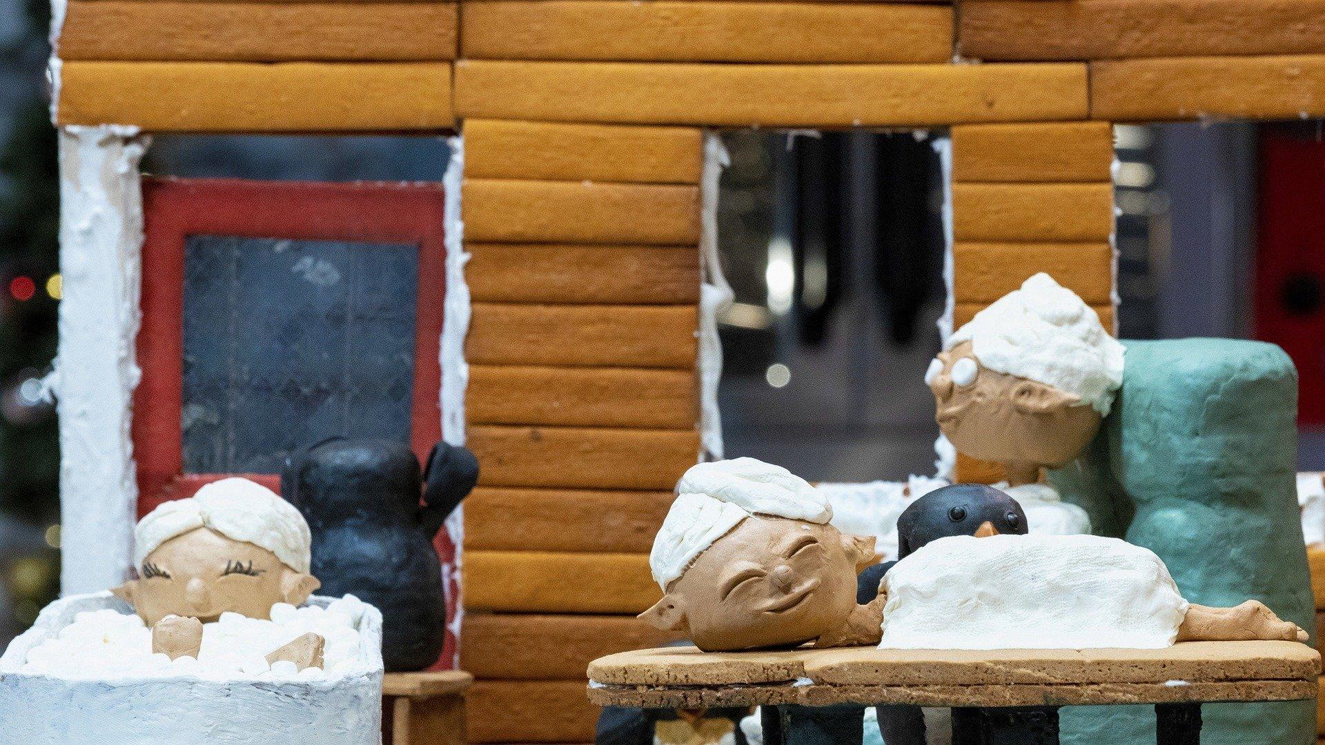 Holiday Baking Championship: Gingerbread Showdown: Elves Elfing Off