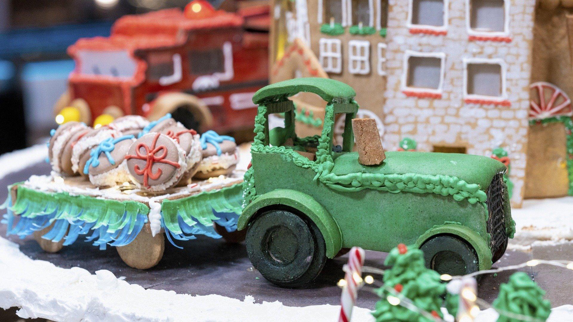 Holiday Baking Championship: Gingerbread Showdown: Christmas Parade