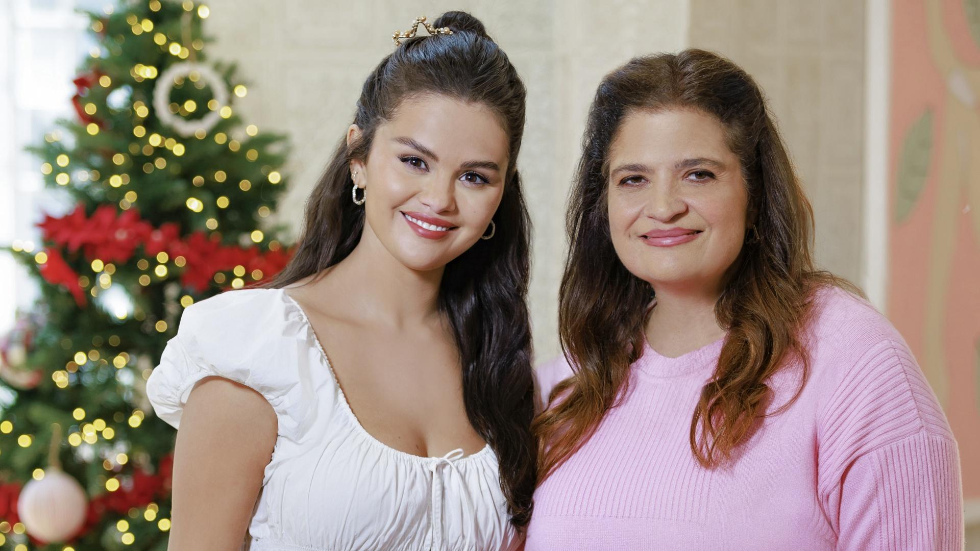 Selena + Chef: Home for the Holidays: Selena + Alex
