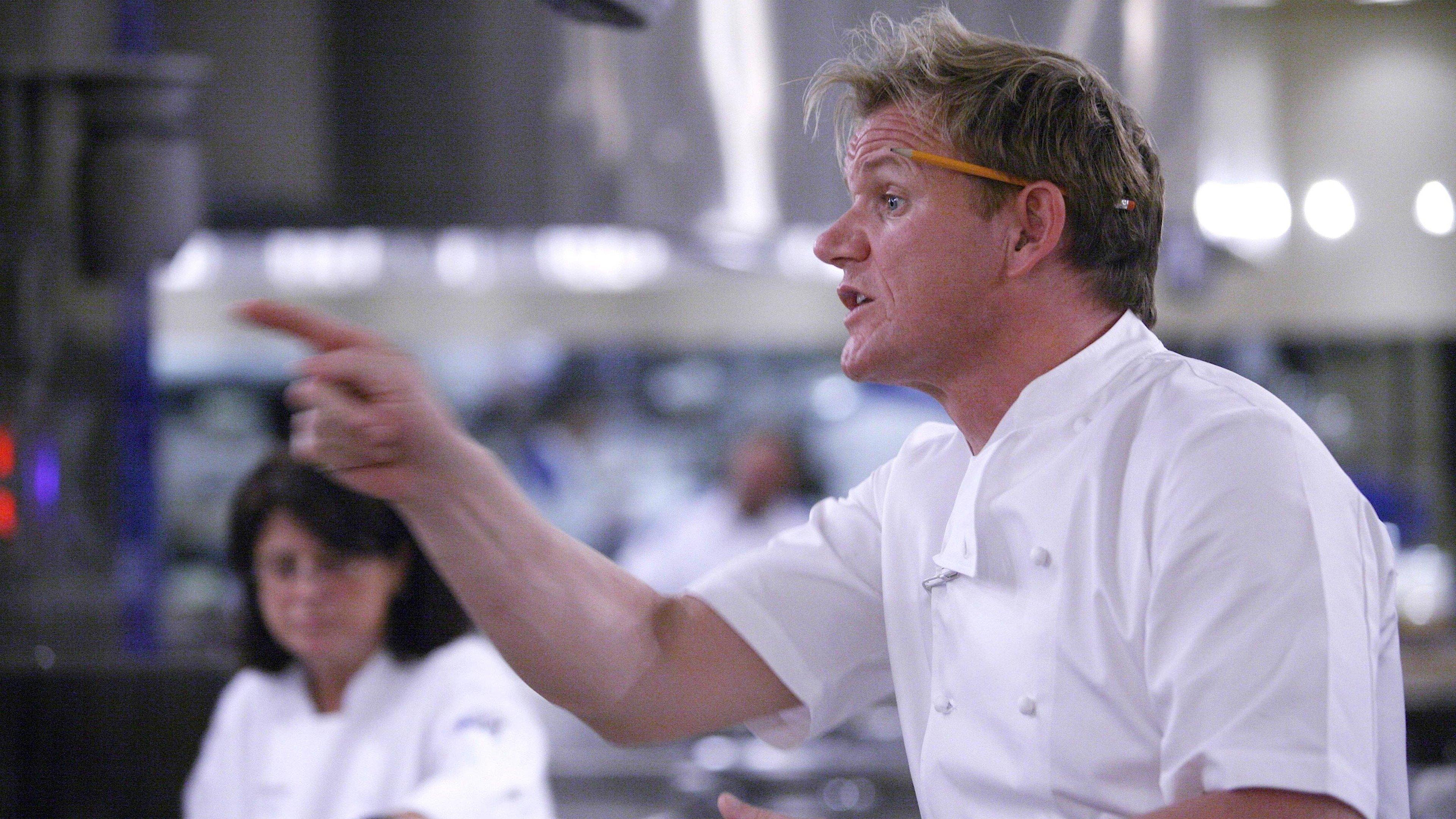 Watch Hell's Kitchen: S4E6 - 10 Chefs Compete on Philo (Free Trial)