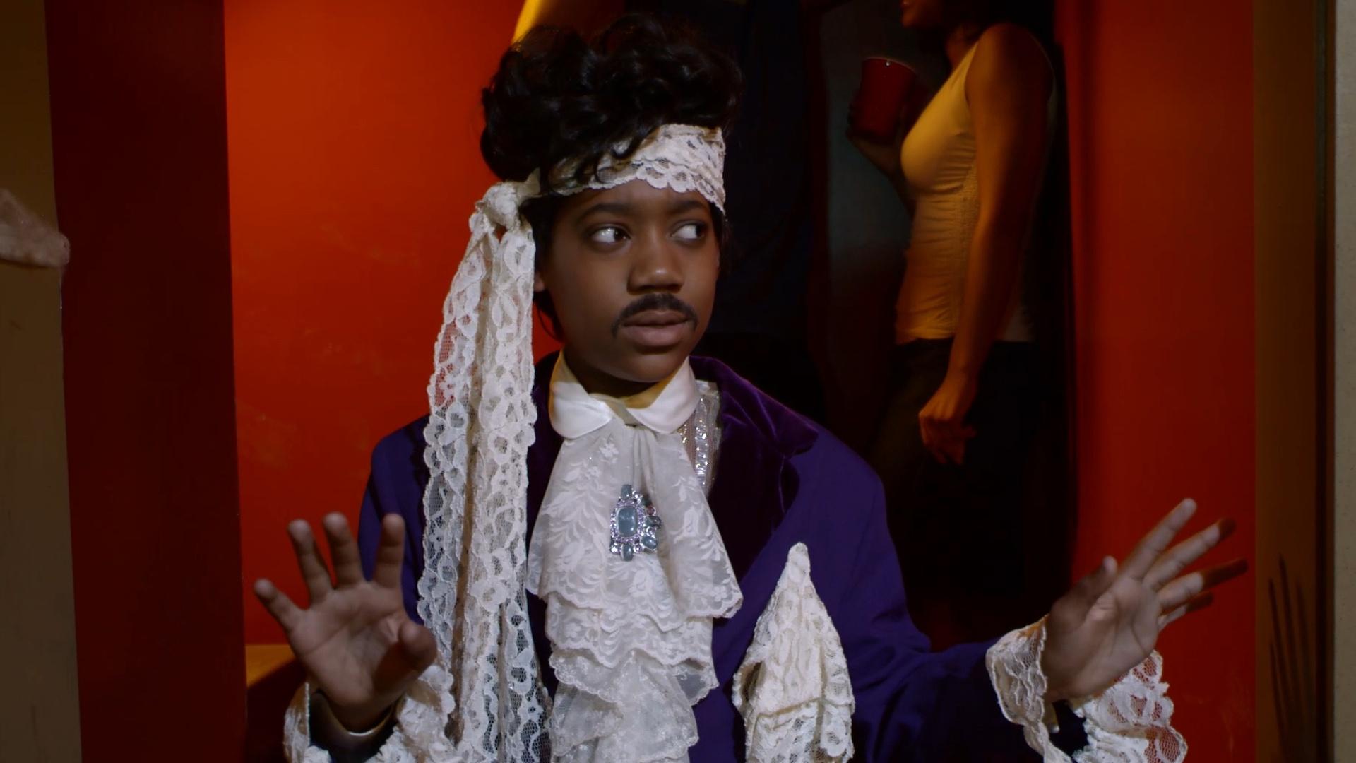 Watch Everybody Hates Chris: S1E6 - Everybody Hates Halloween on Philo ...