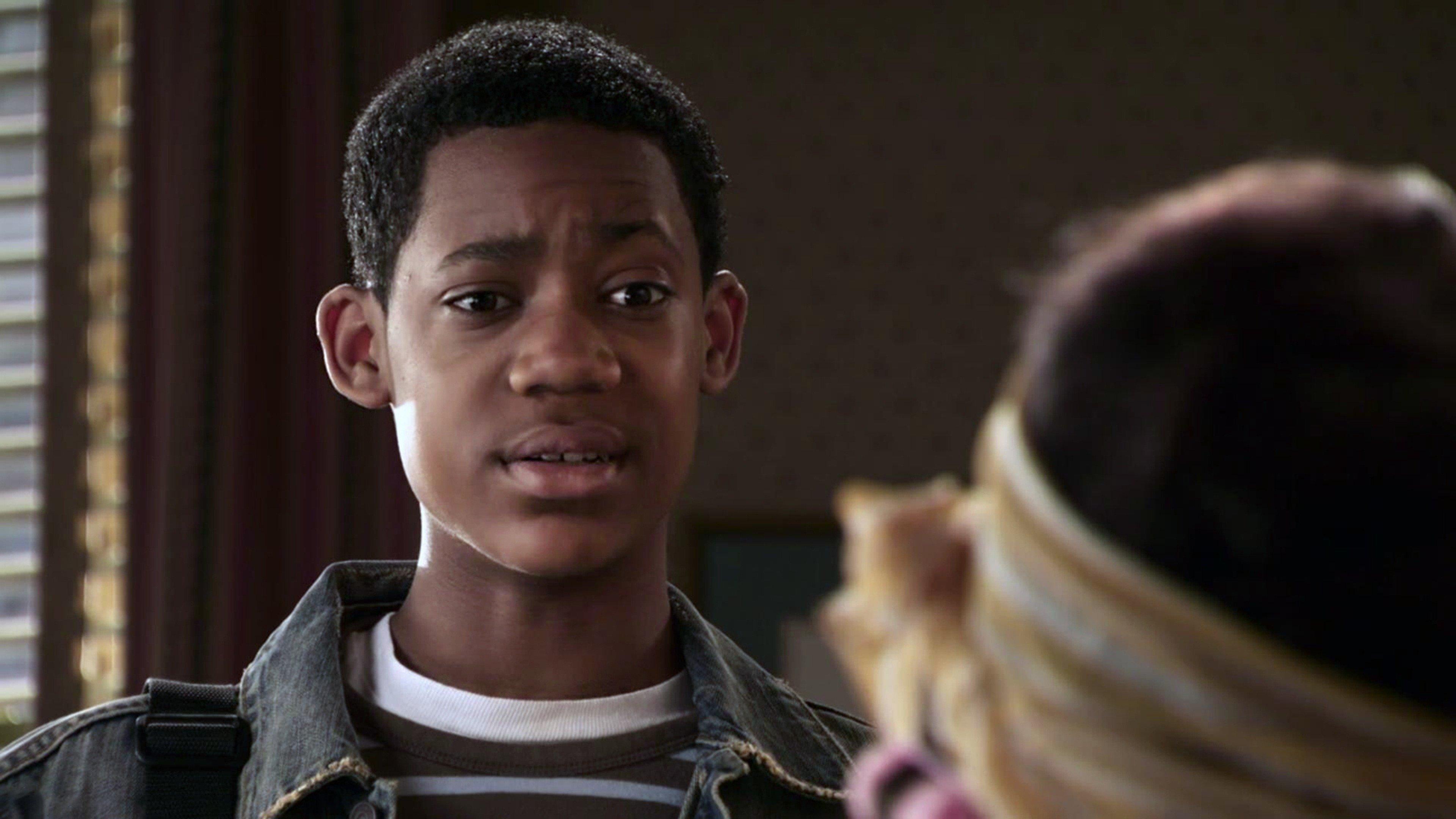 Watch Everybody Hates Chris: S4E7 - Everybody Hates Snitches on Philo ...