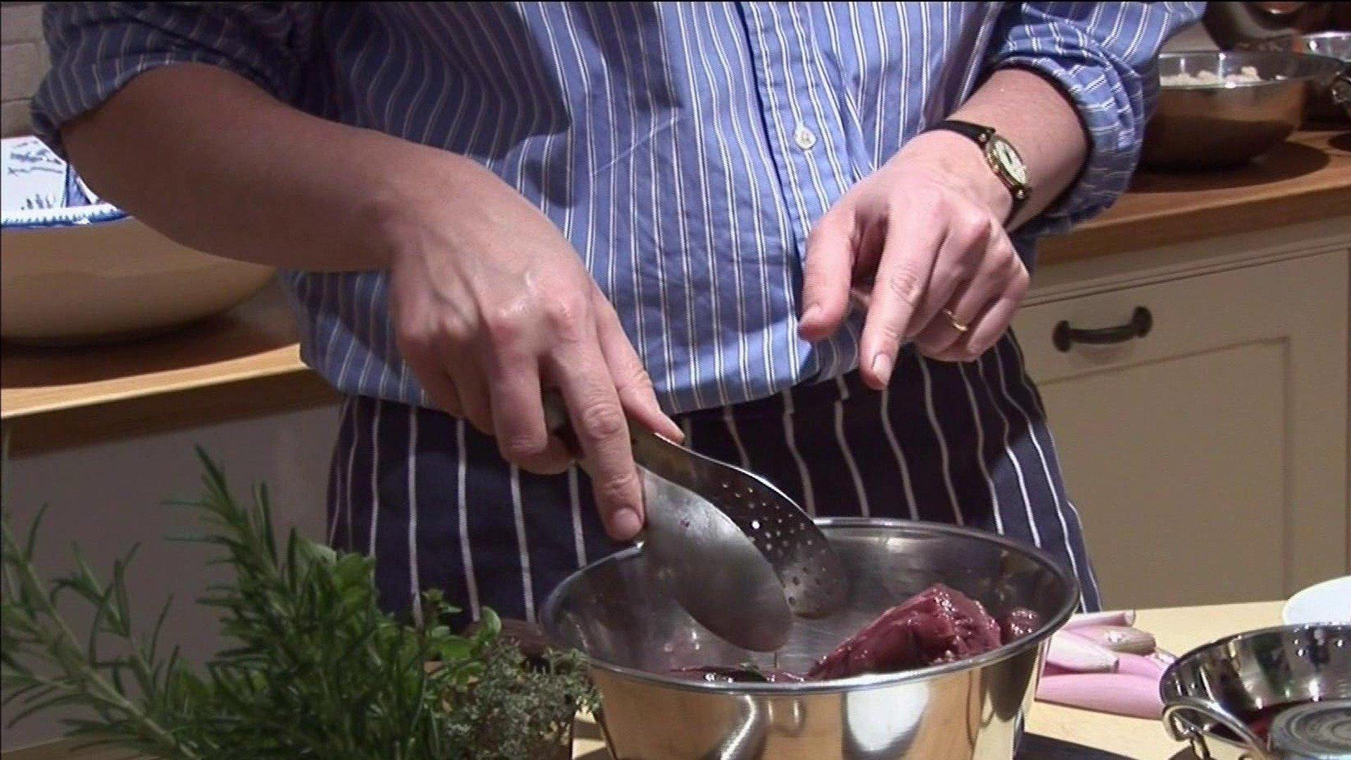 Bizarre Foods With Andrew Zimmern: United Kingdom