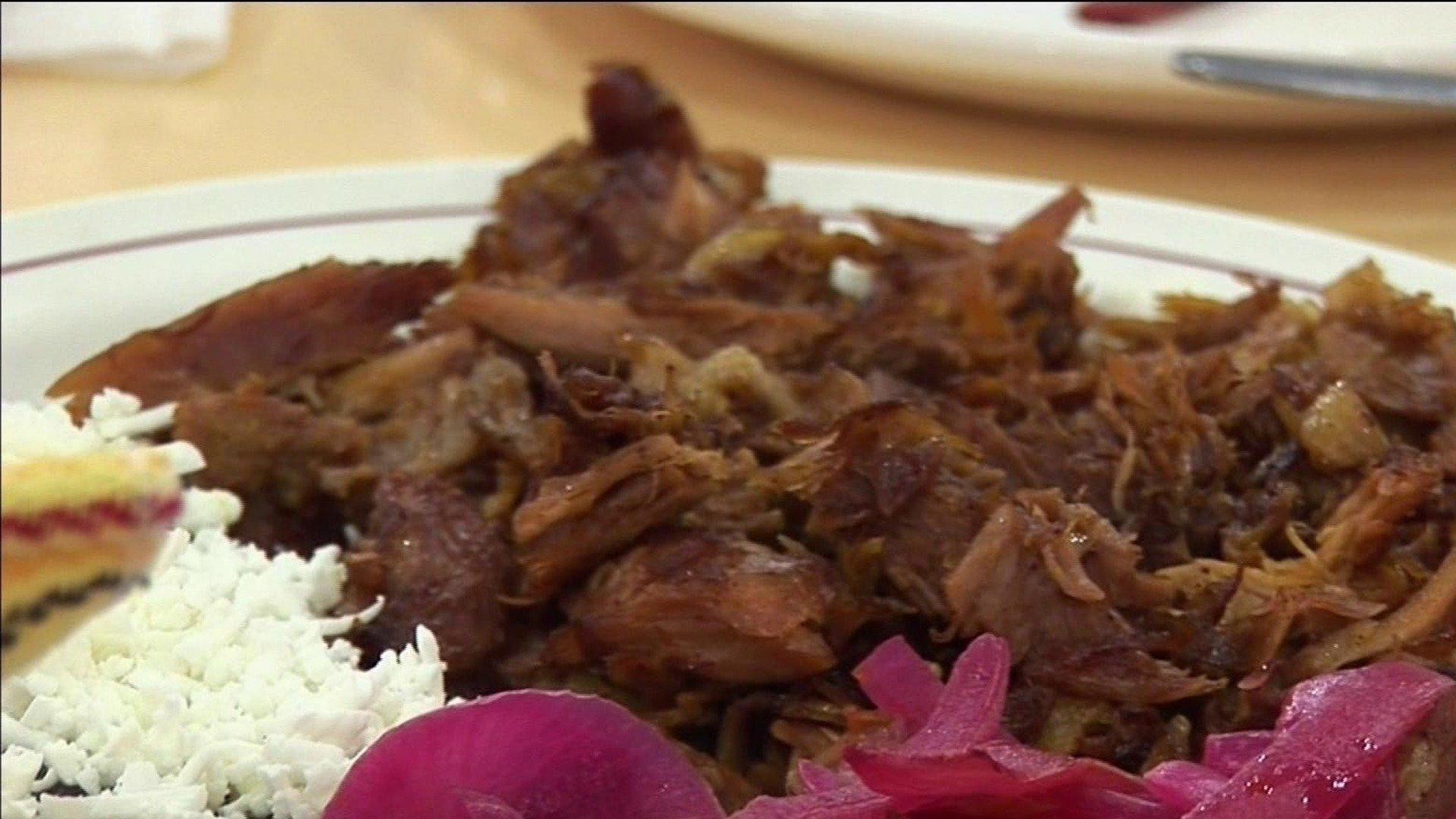 Bizarre Foods With Andrew Zimmern: Mexico