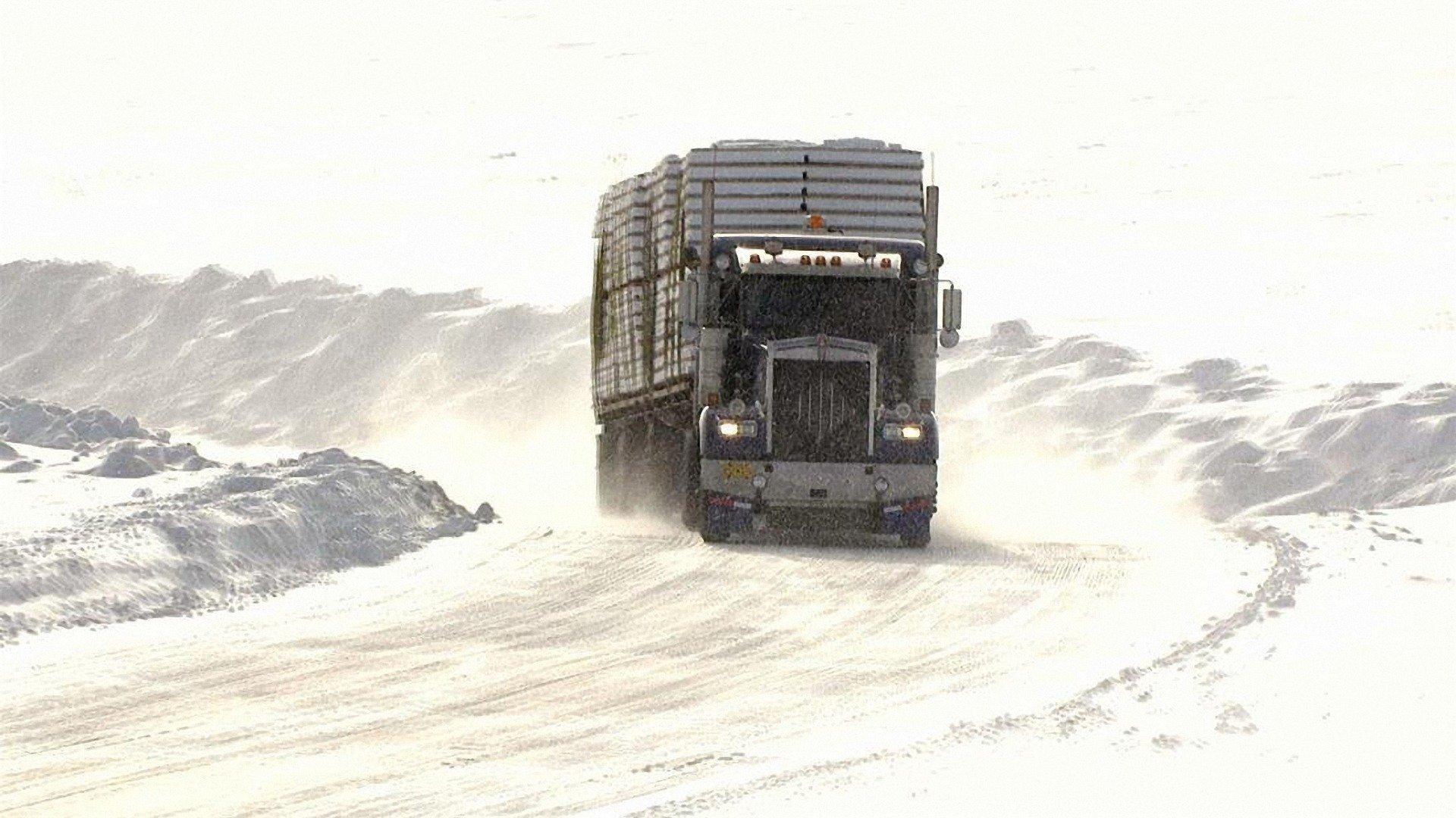 Watch Ice Road Truckers: S3E4 - Blinding Whiteout on Philo (Free Trial)