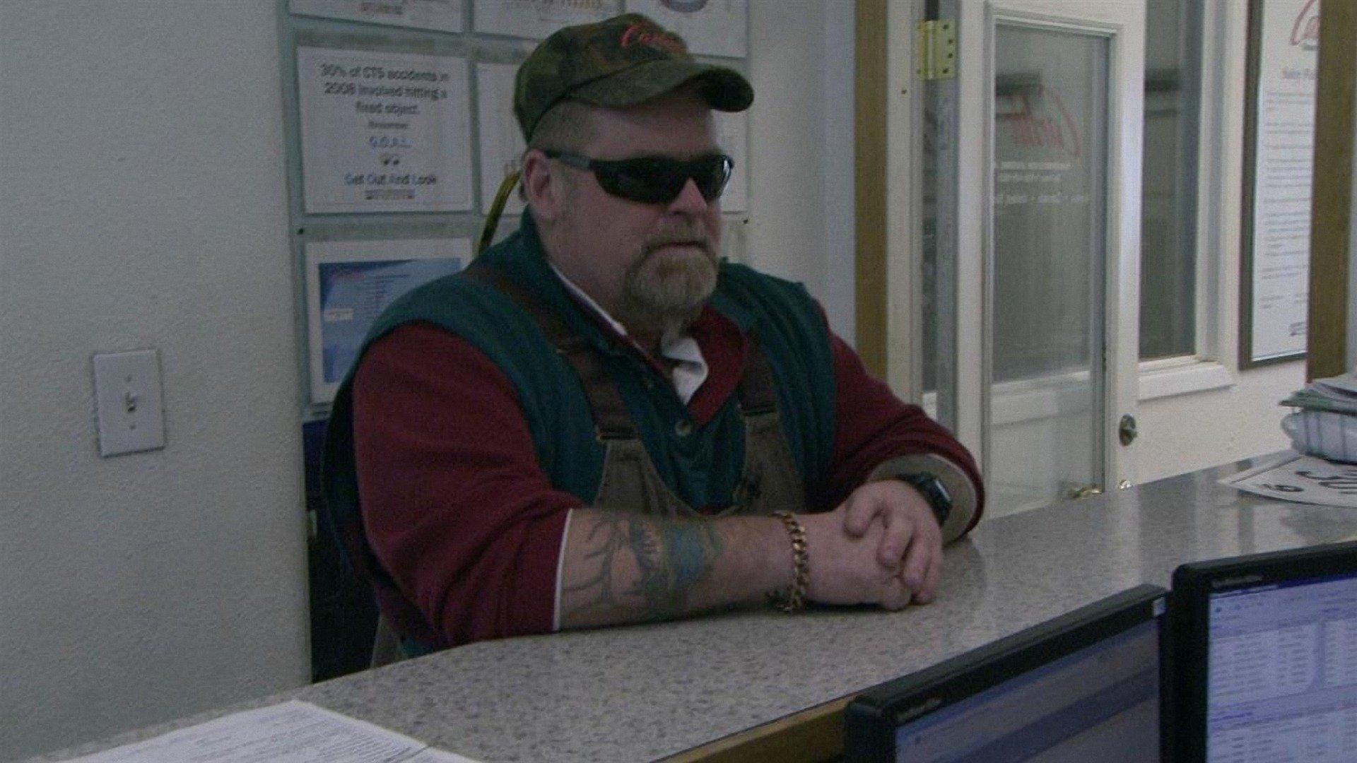 Watch Ice Road Truckers: S3E6 - Arctic Ice on Philo (Free Trial)