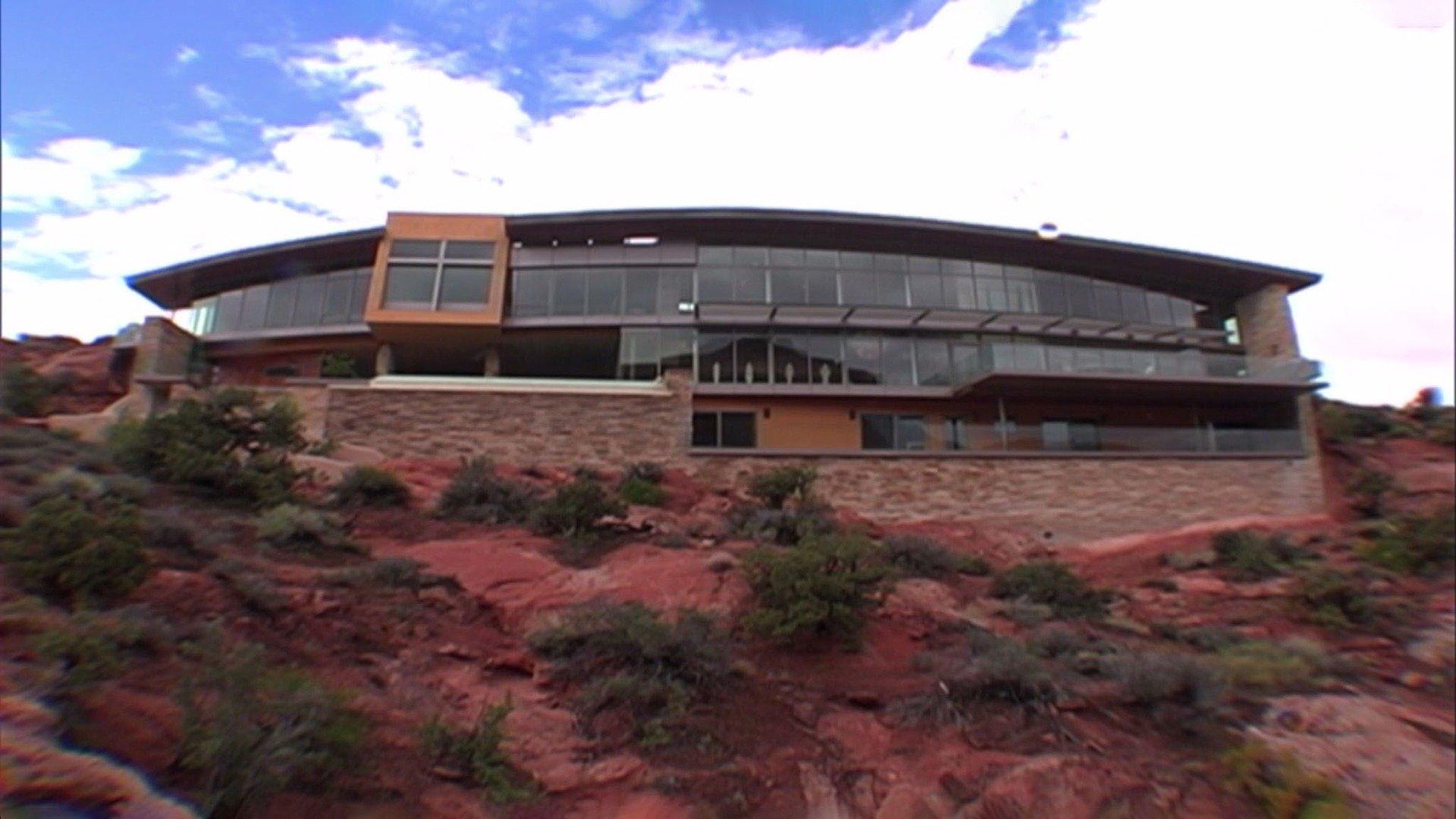 Watch Extreme Homes: S1E2 - Red Rock, Concrete, Log Cabin on Philo ...