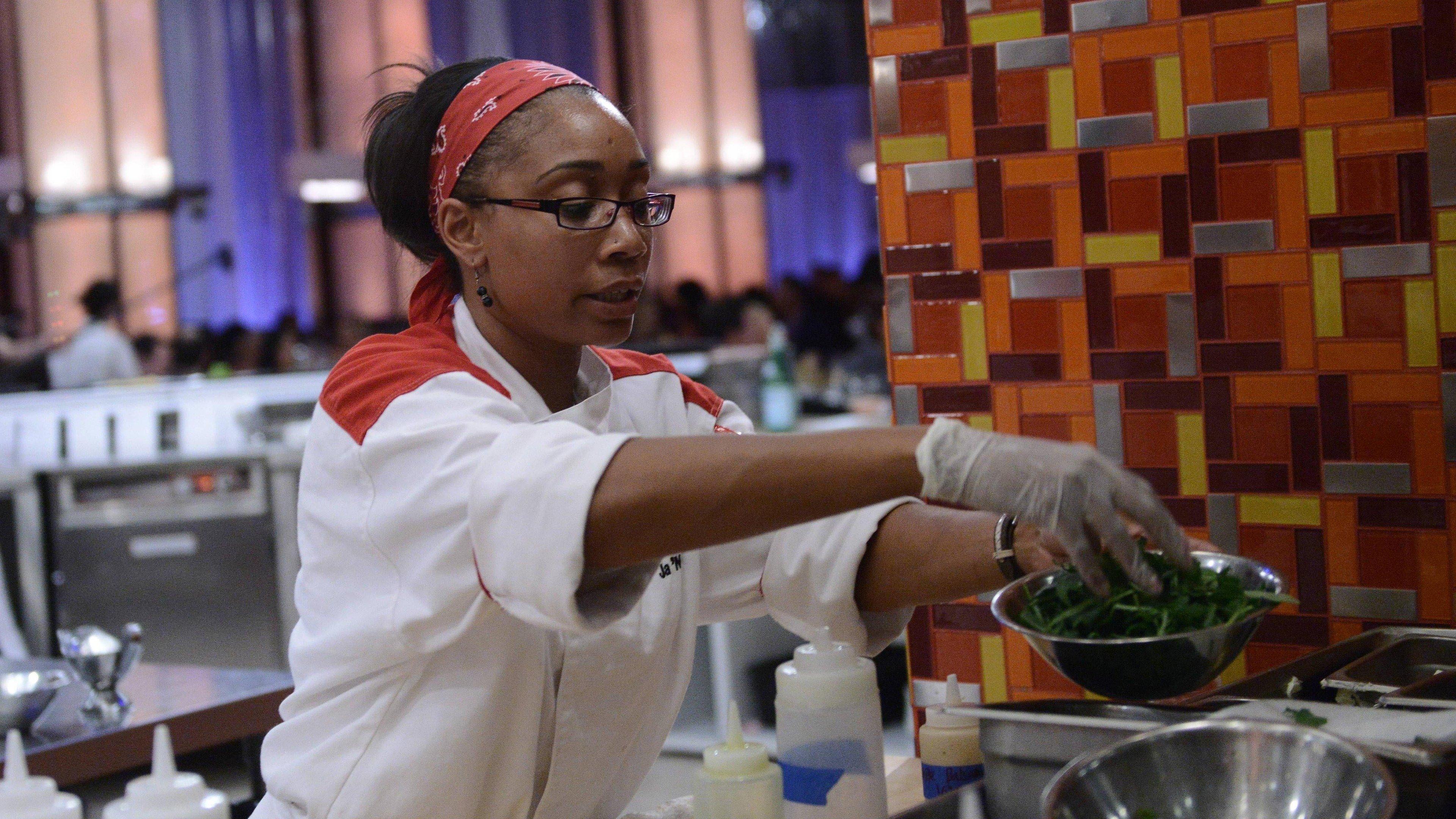 Hell's Kitchen: 8 Chefs Compete